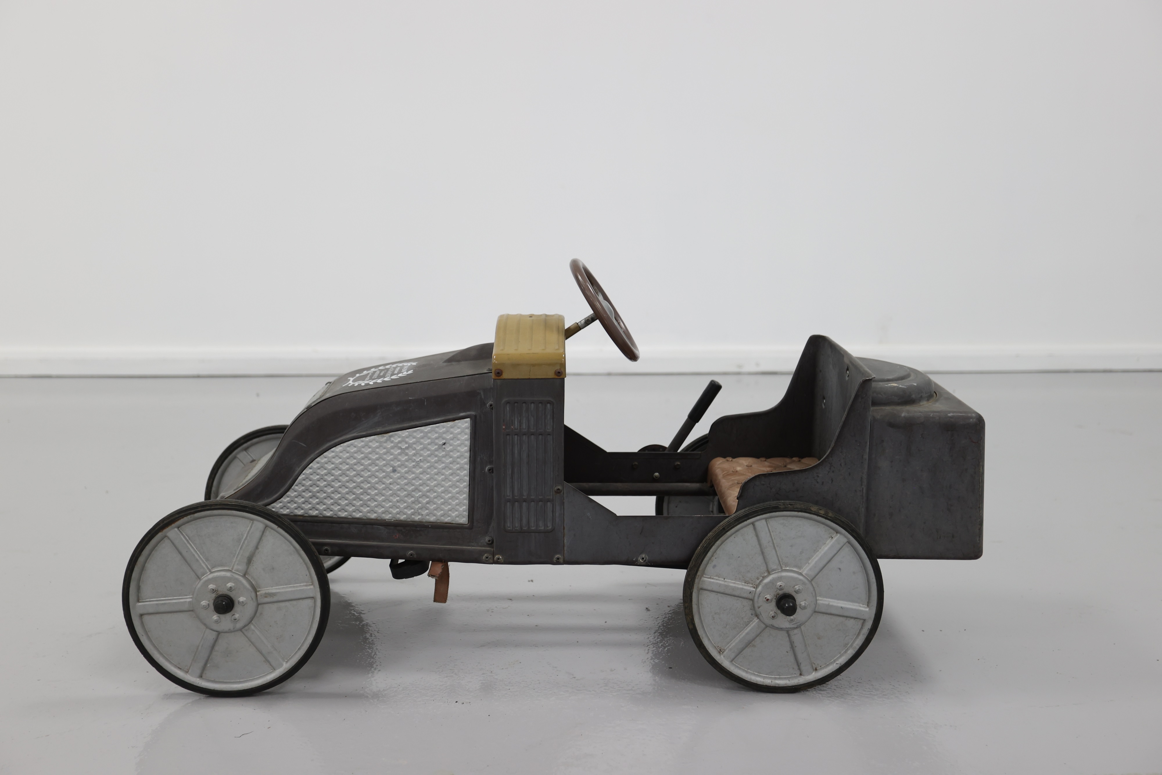 Lot 49 - Renault-Style Pedal Car