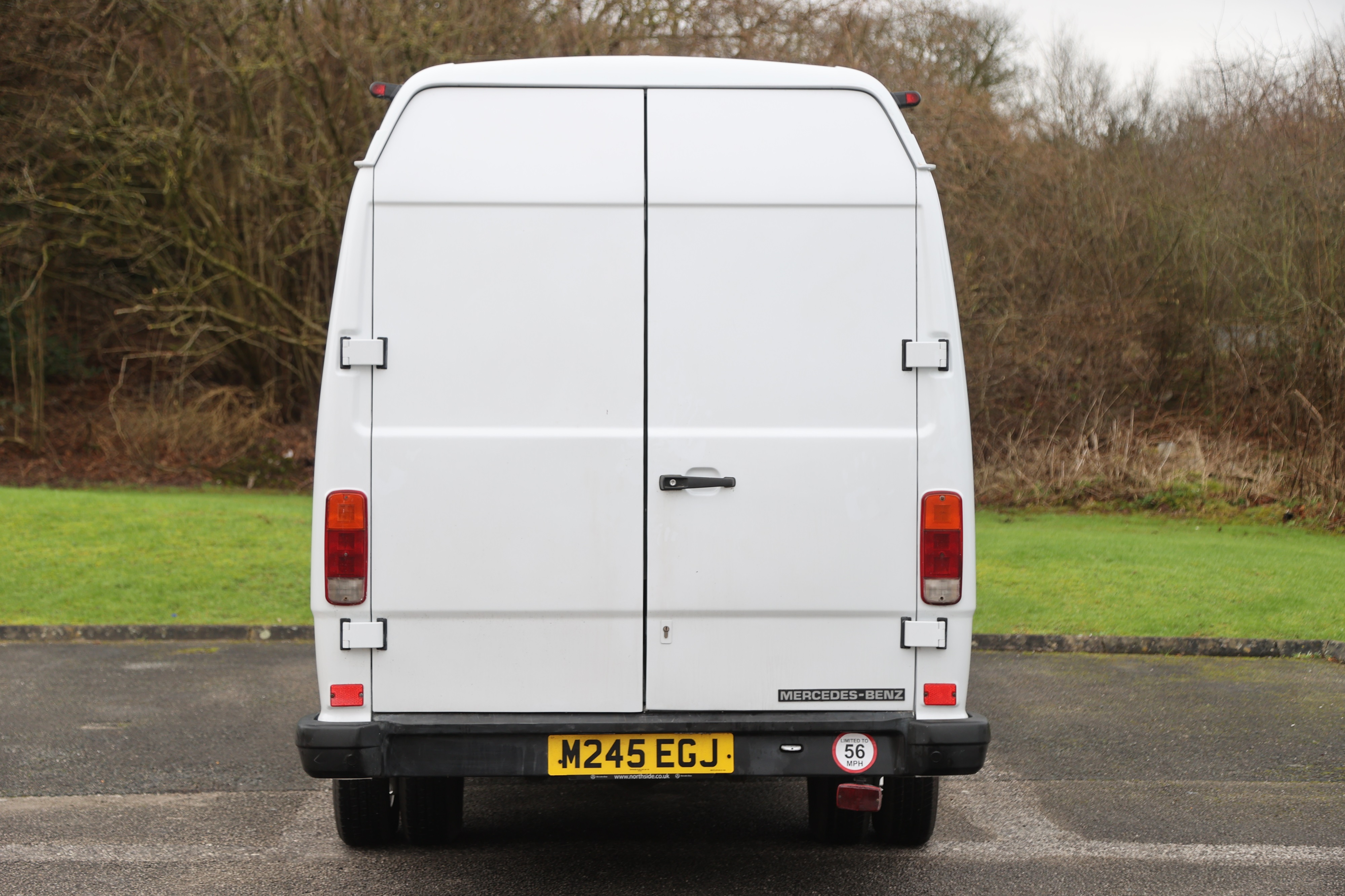 Lot 182 - 1995 Mercedes-Benz 410 D 2.9 Van