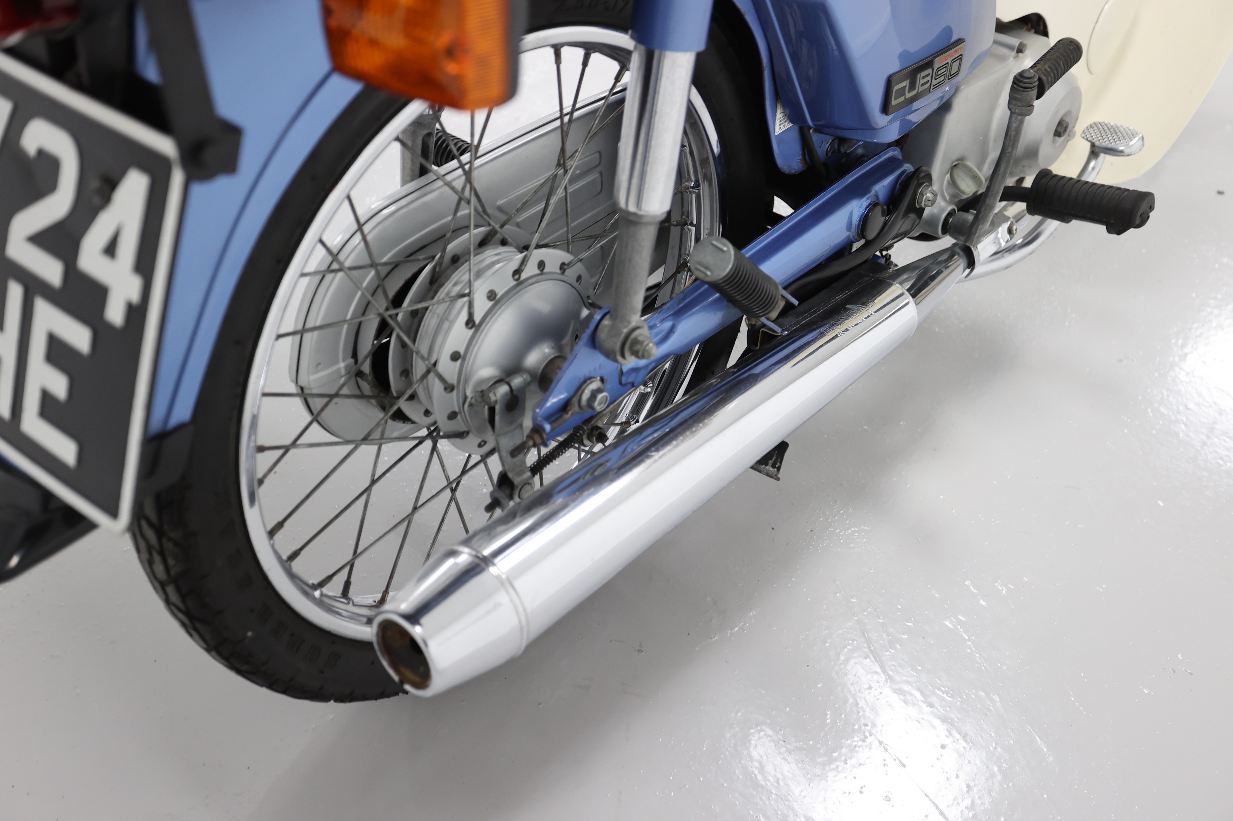 Lot 4 - 1989 Honda C90