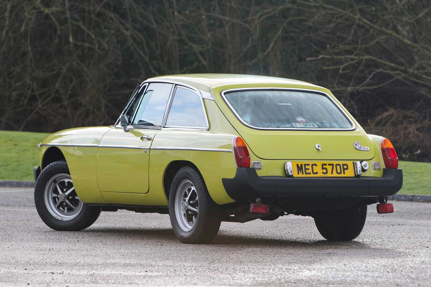 Lot 141 - 1976 MG B GT