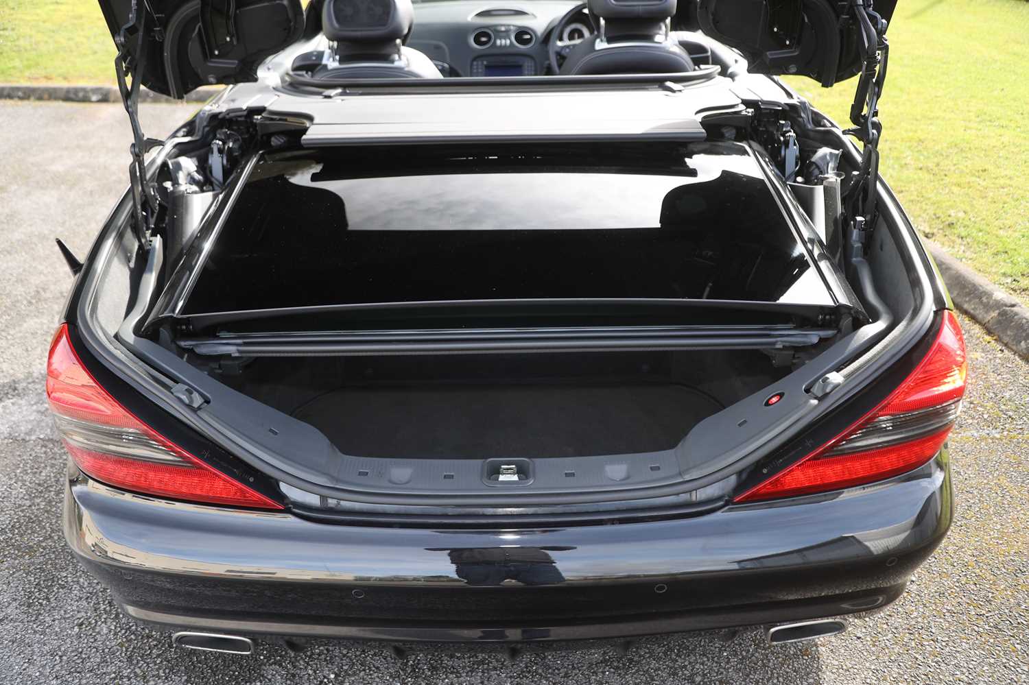 Lot 135 - 2010 Mercedes-Benz SL 350