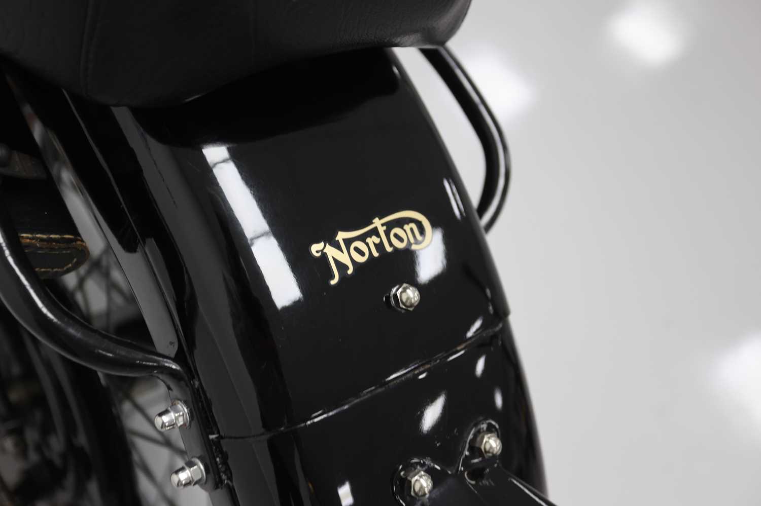 Lot 32 - 1952 Norton Model 7 Dominator