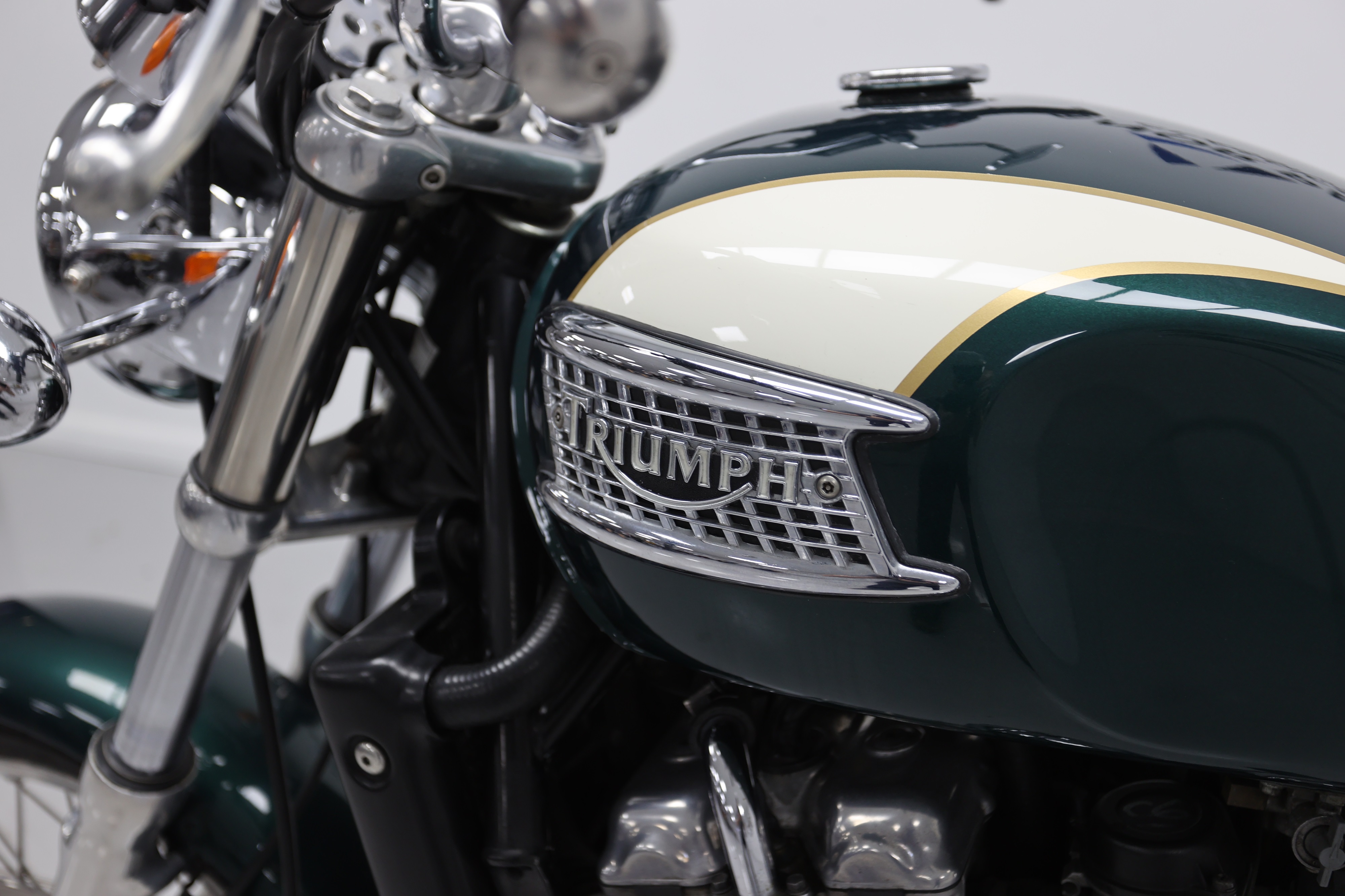 Lot 12 - 1996 Triumph Thunderbird 900