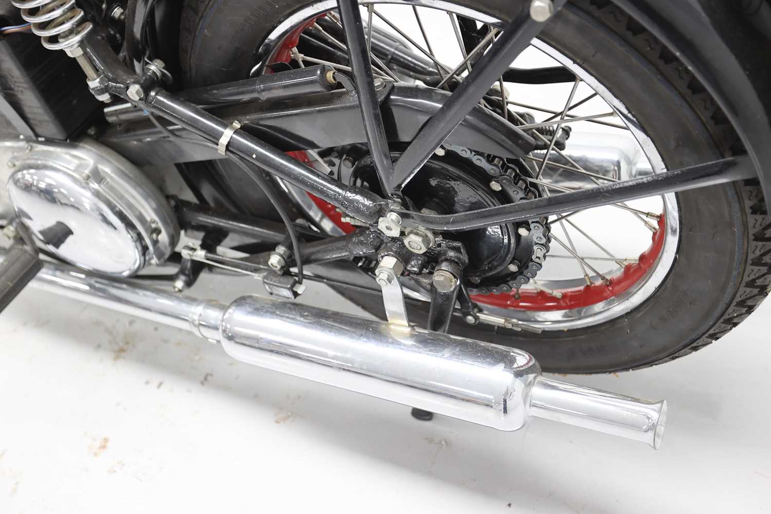 Lot 16 - 1938 Ariel VH500 Red Hunter