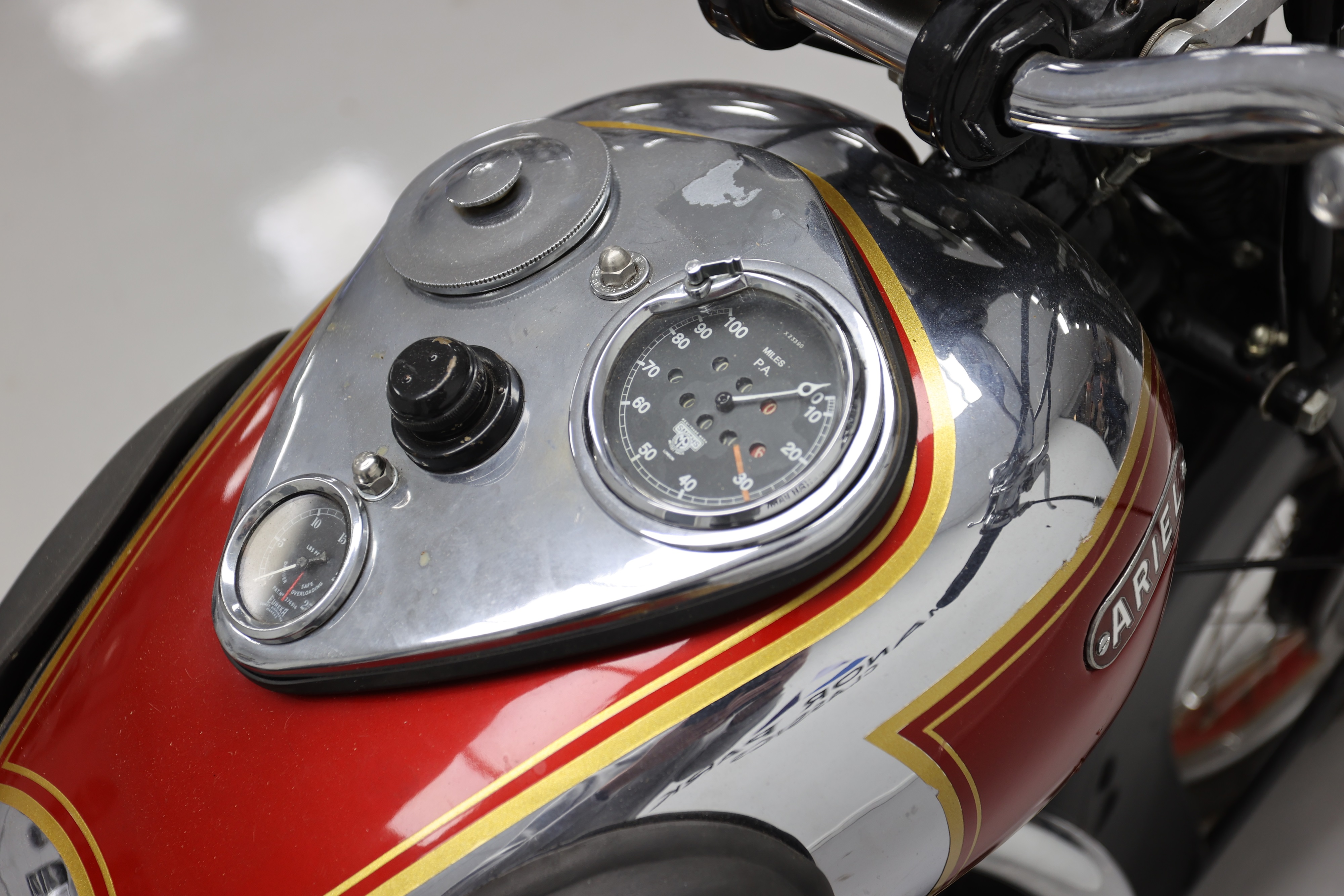 Lot 16 - 1938 Ariel VH500 Red Hunter