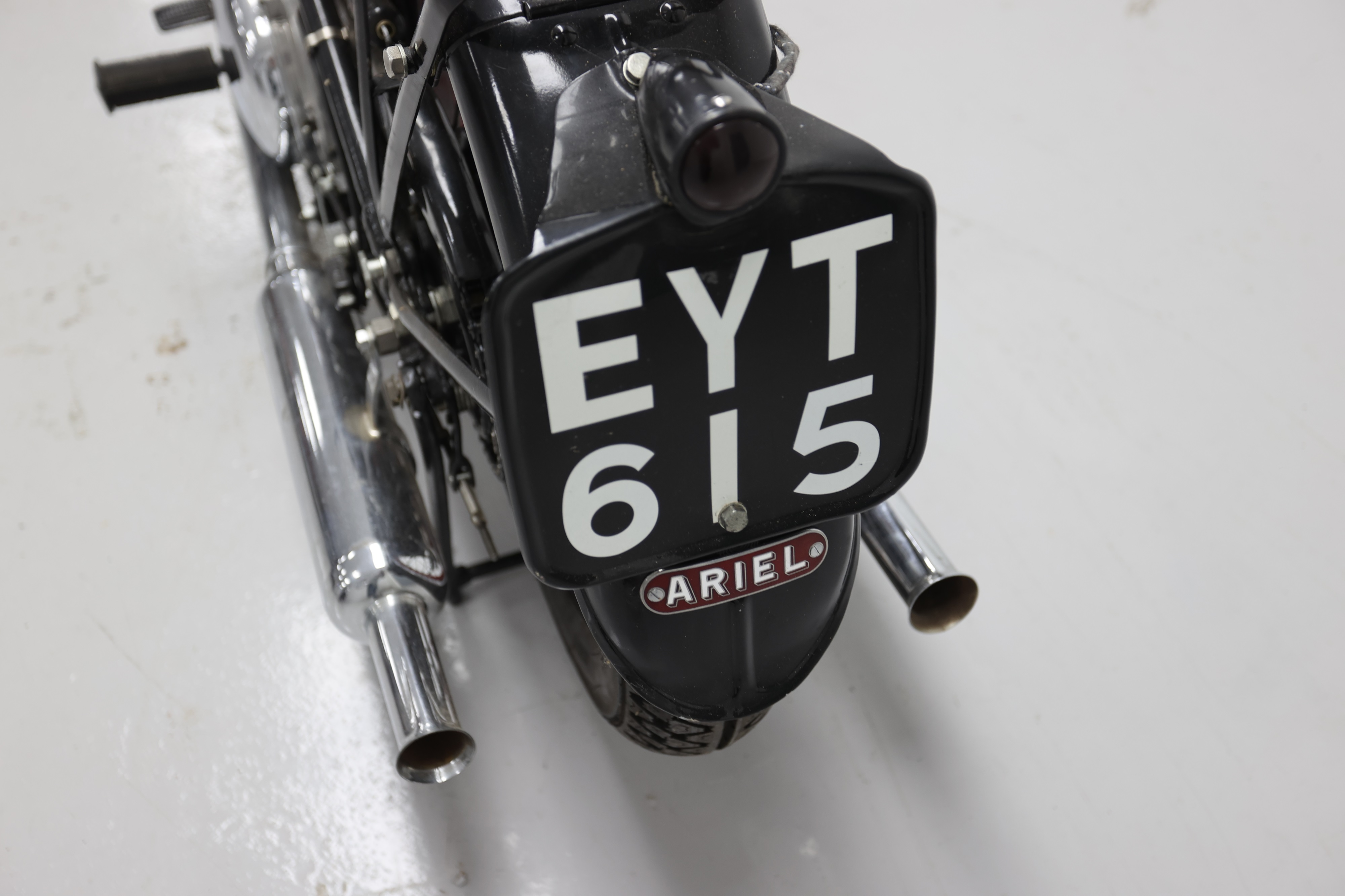 Lot 16 - 1938 Ariel VH500 Red Hunter