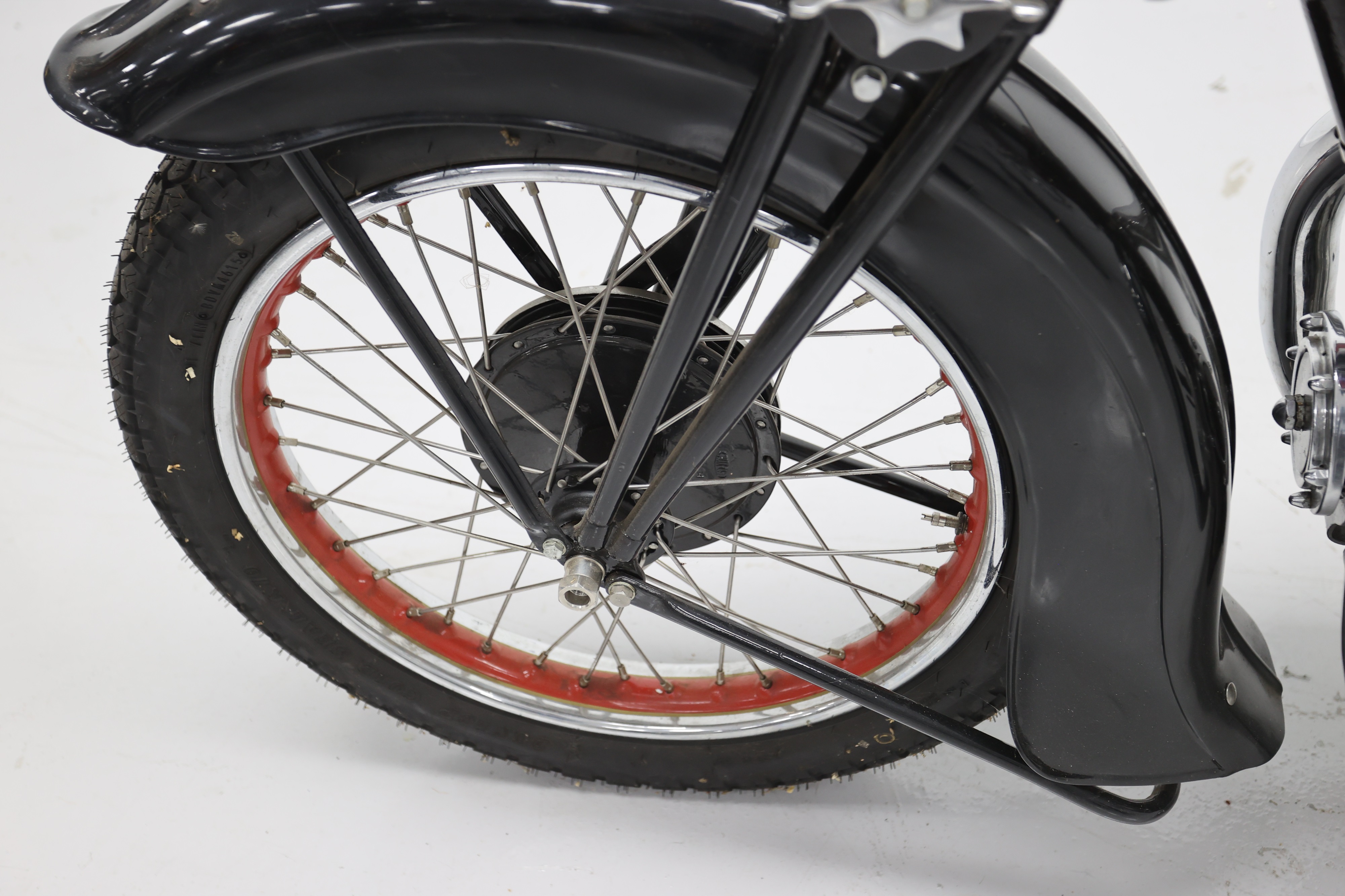 Lot 16 - 1938 Ariel VH500 Red Hunter