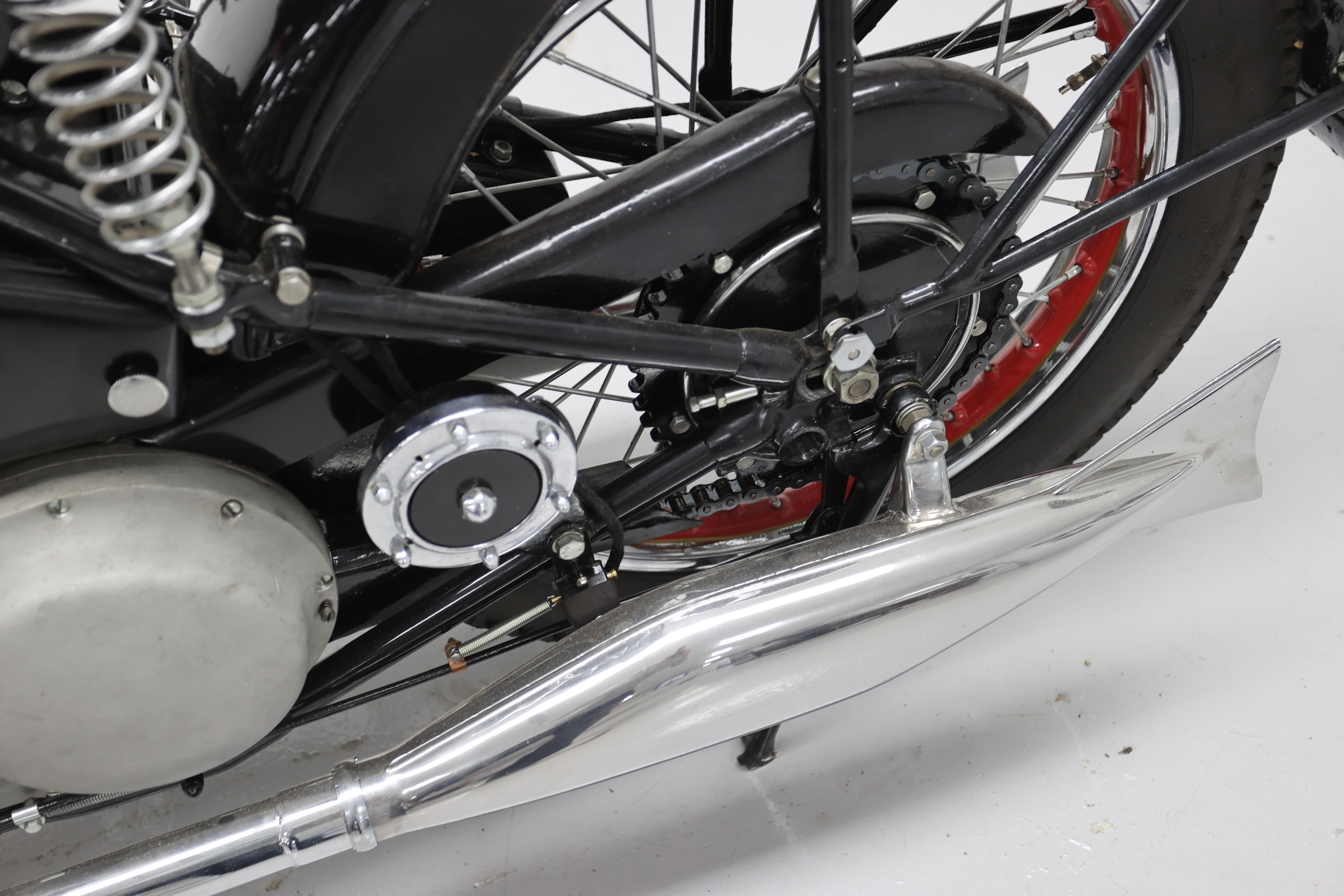 Lot 10 - 1932 Ariel Square Four