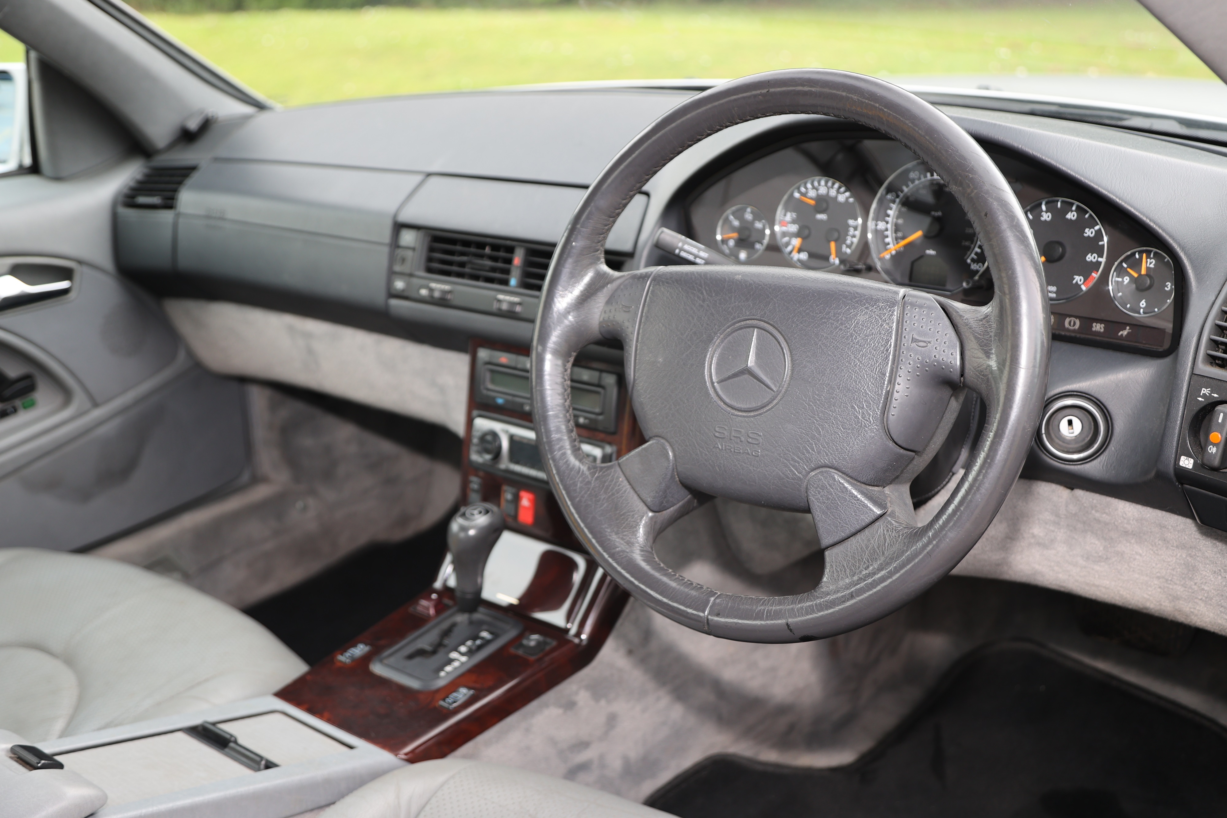 Lot 107 - 1998 Mercedes-Benz SL 320