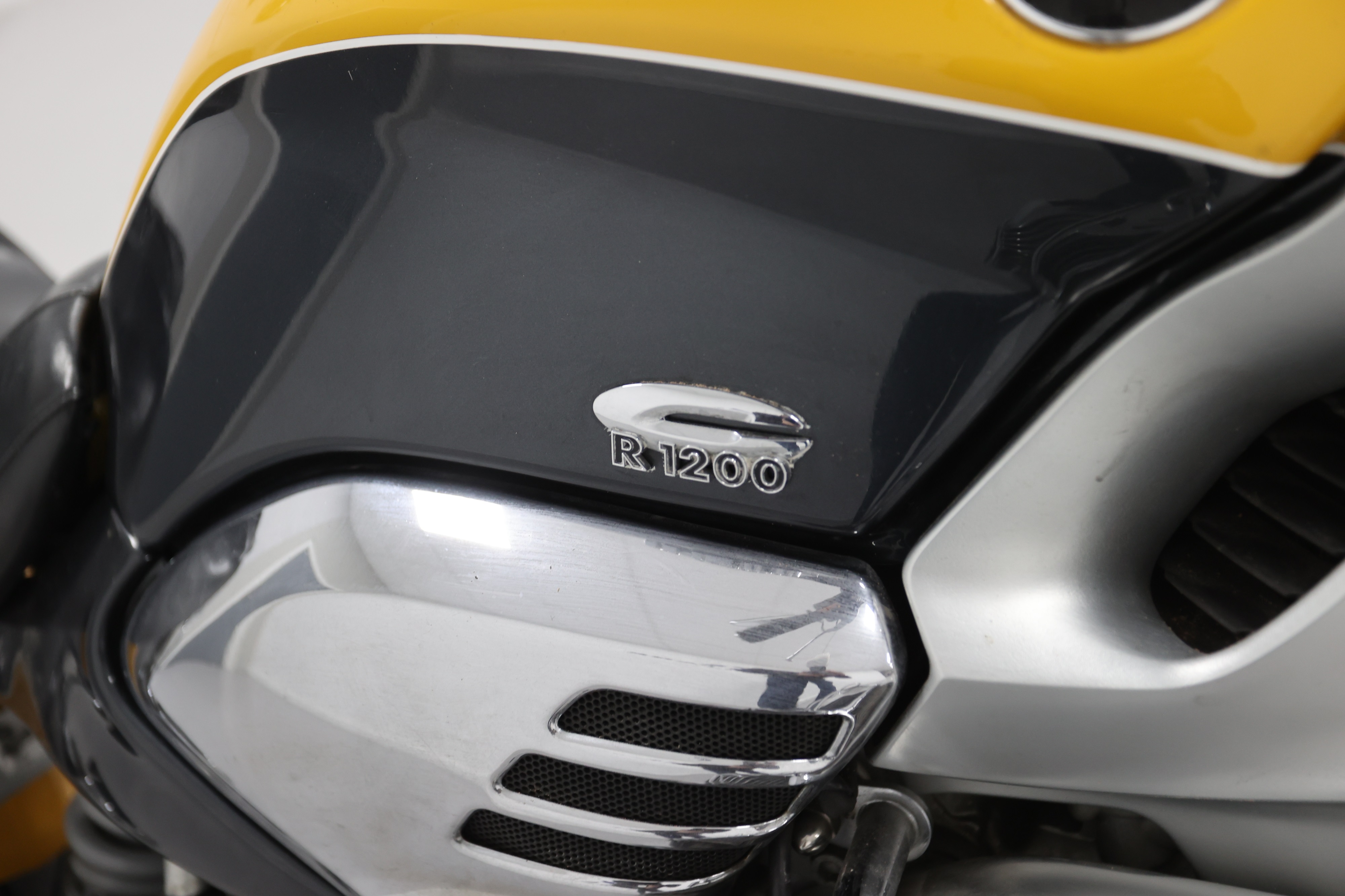 Lot 7 - 2003 BMW R1200C