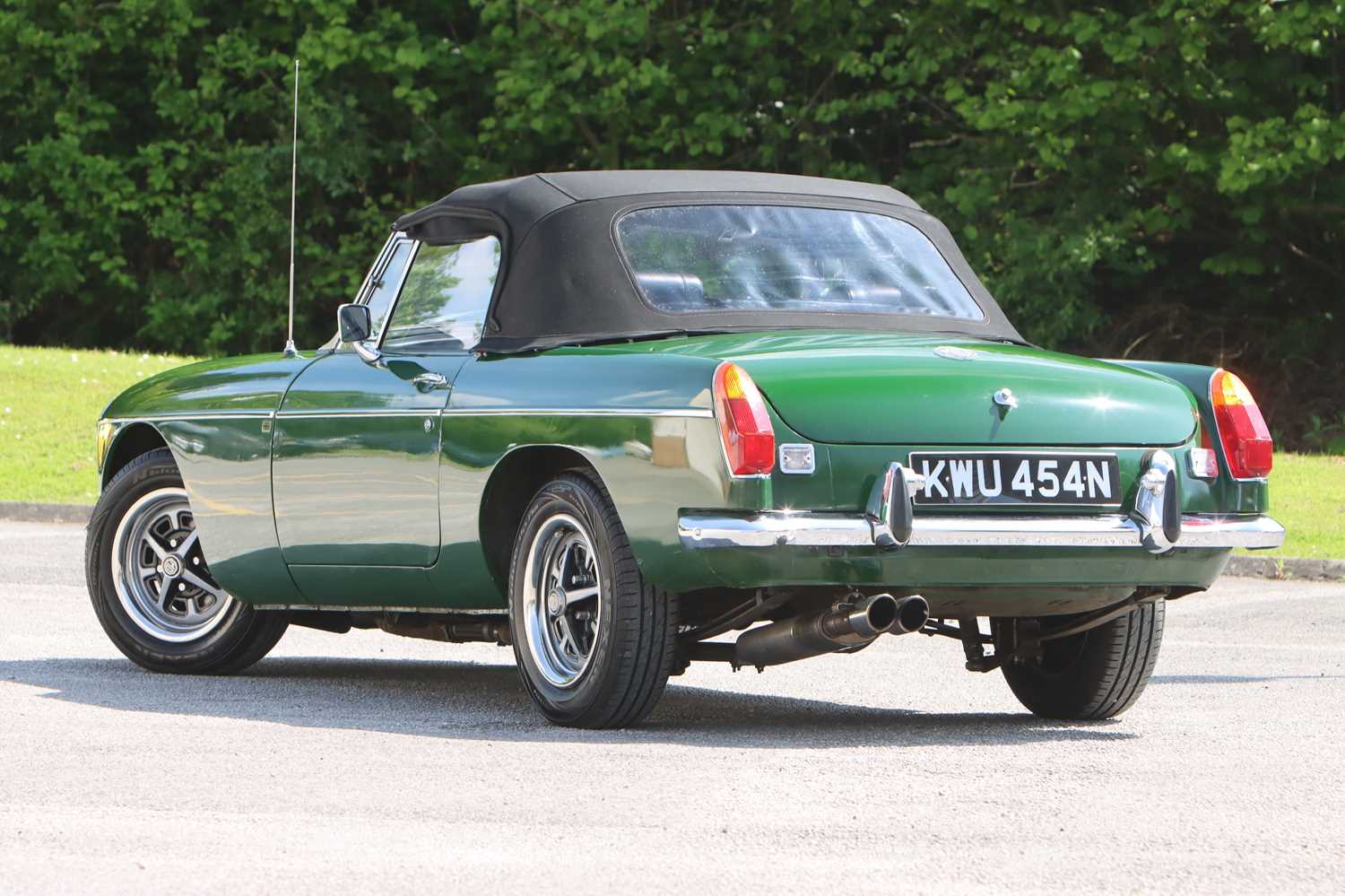 Lot 109 - 1975 MG B Roadster