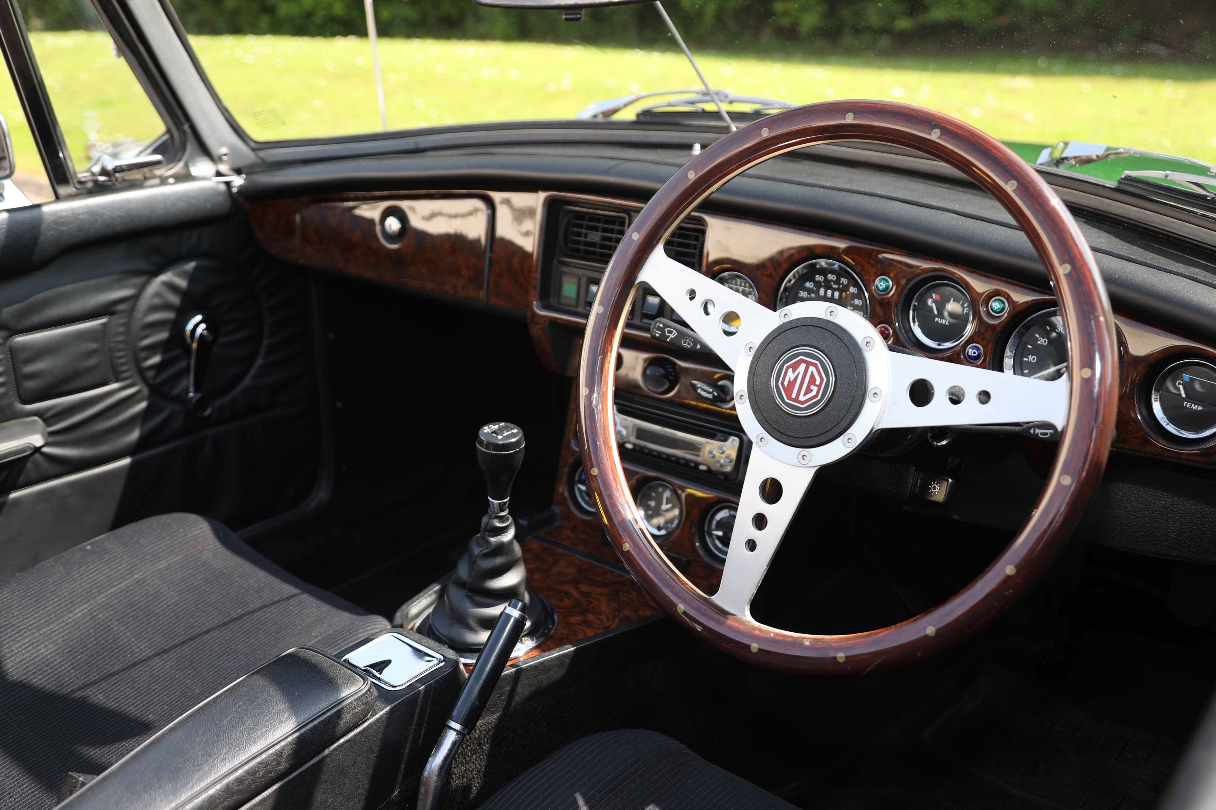 Lot 109 - 1975 MG B Roadster