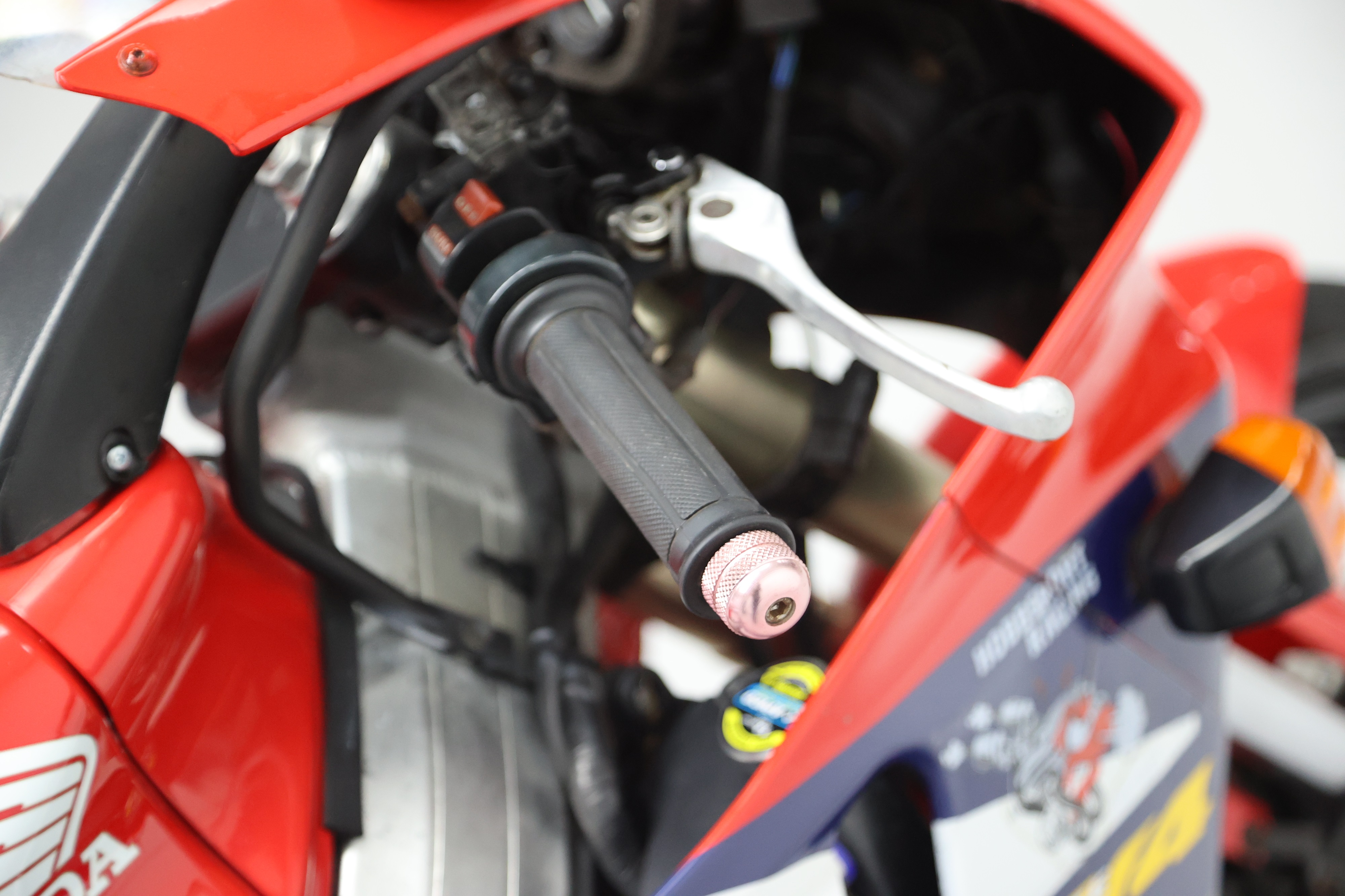 Lot 12 - 1994 Honda RVF400