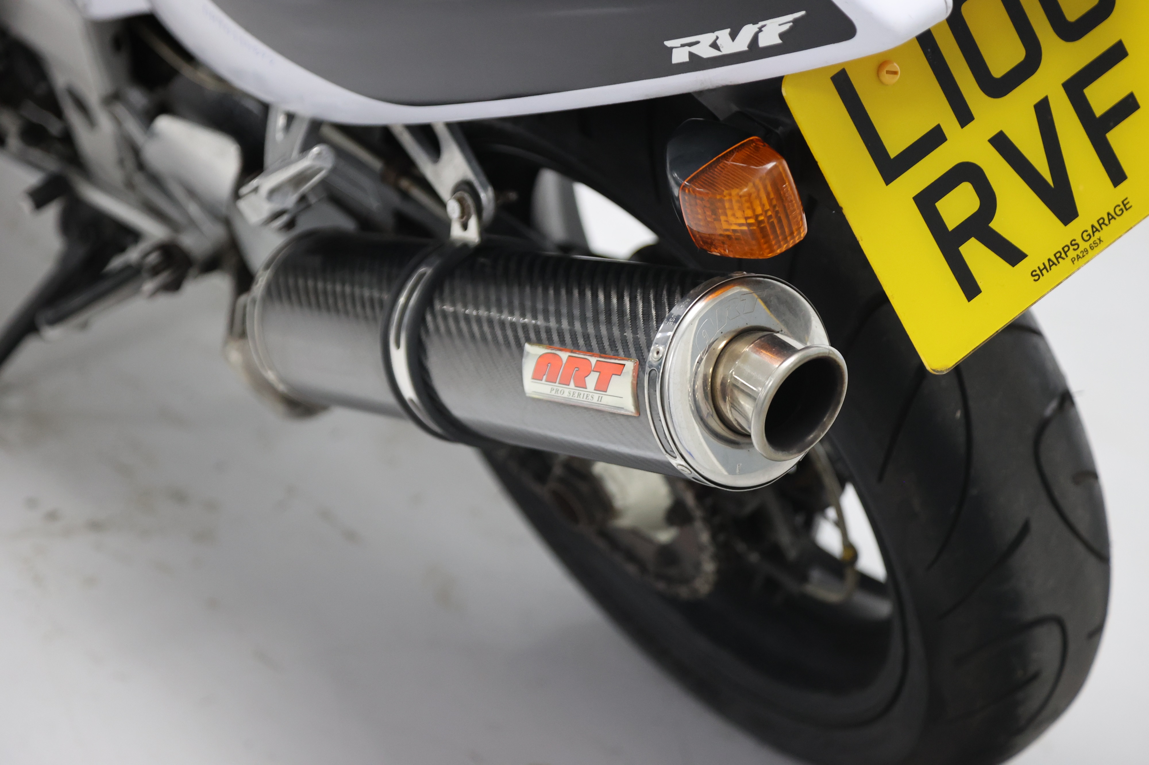 Lot 12 - 1994 Honda RVF400