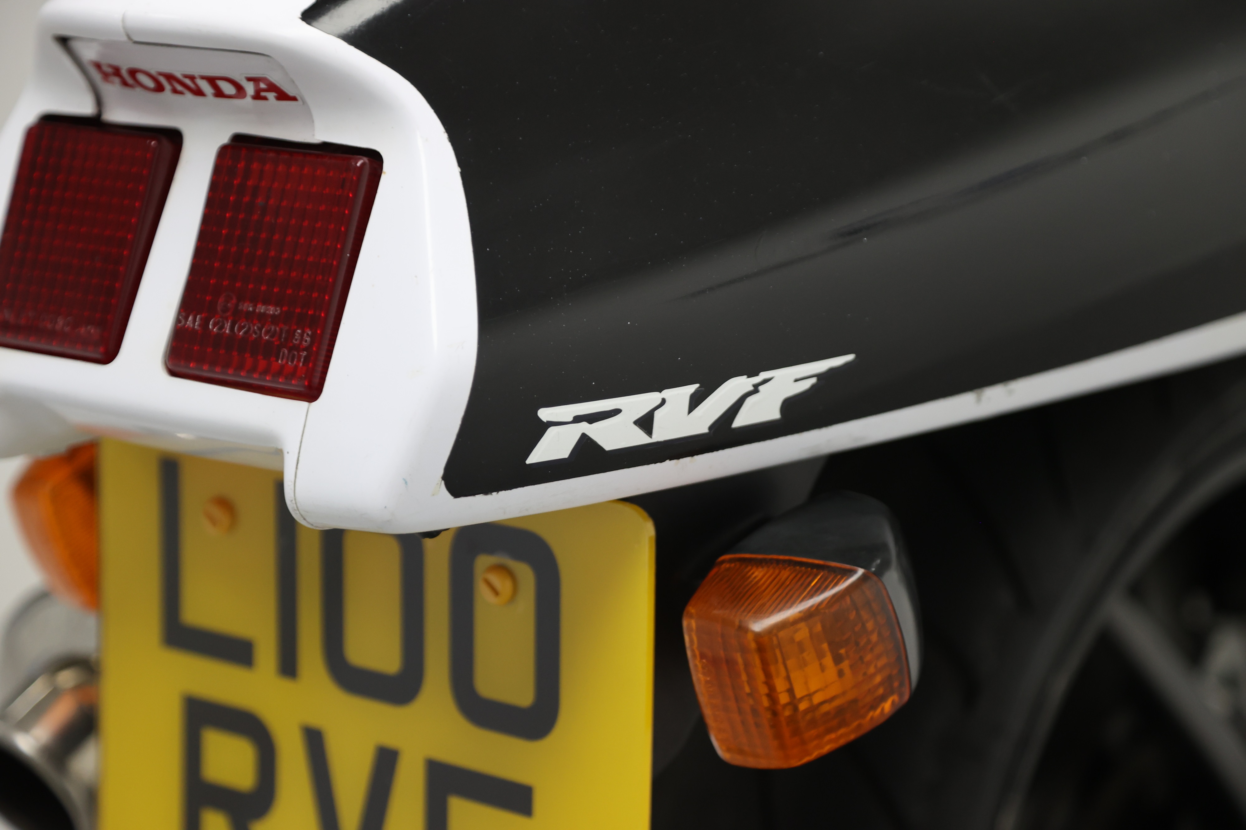 Lot 12 - 1994 Honda RVF400