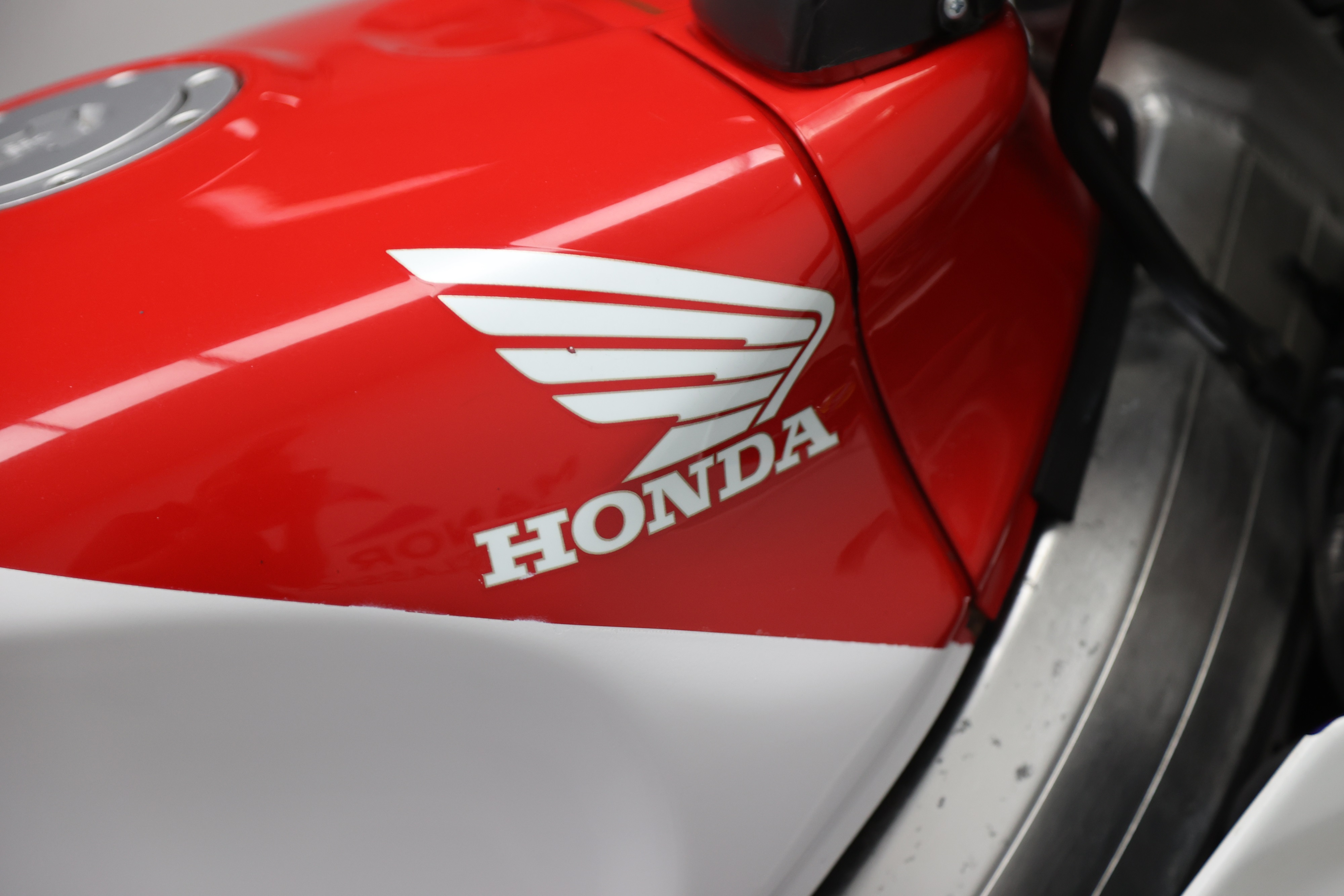 Lot 12 - 1994 Honda RVF400