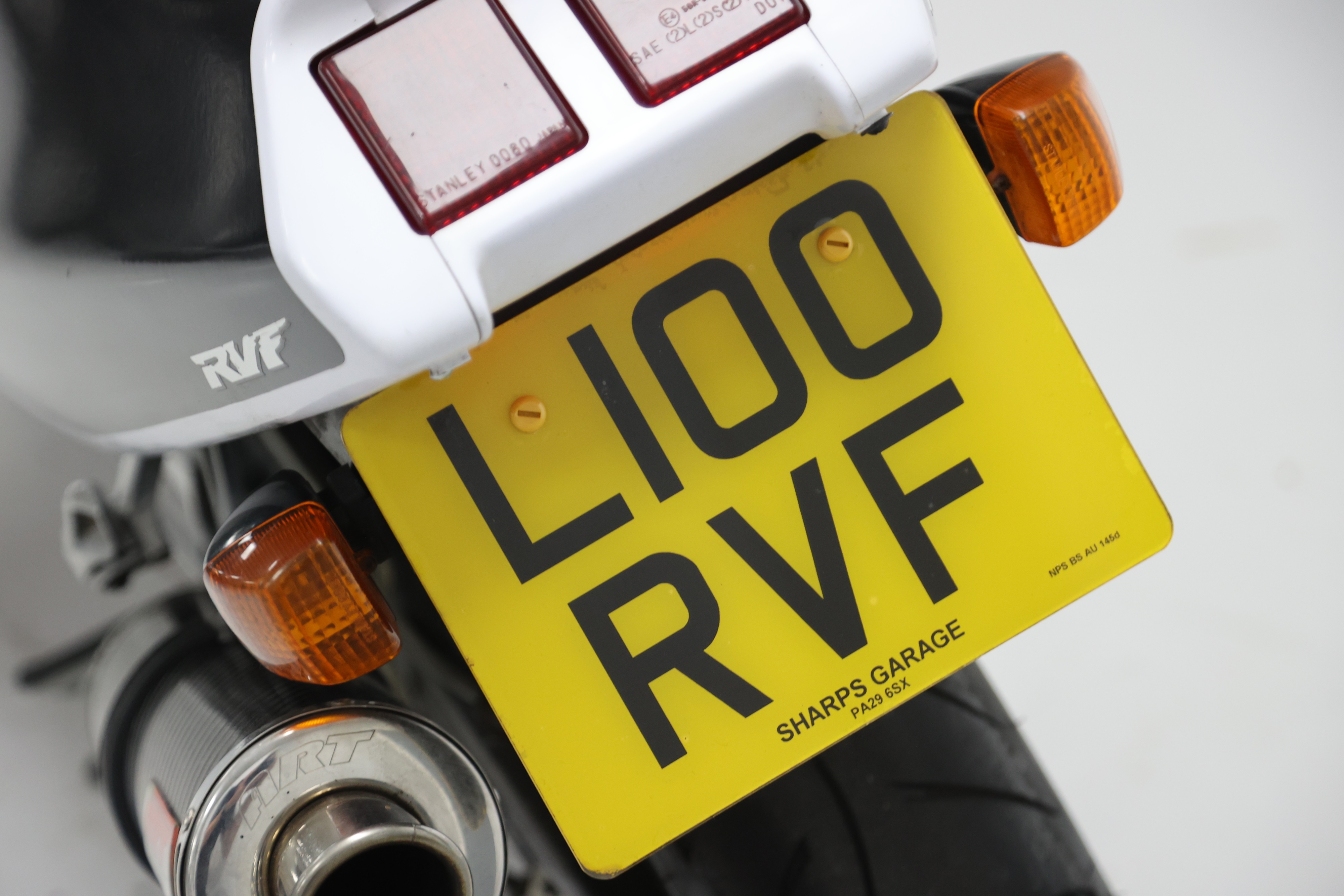 Lot 12 - 1994 Honda RVF400
