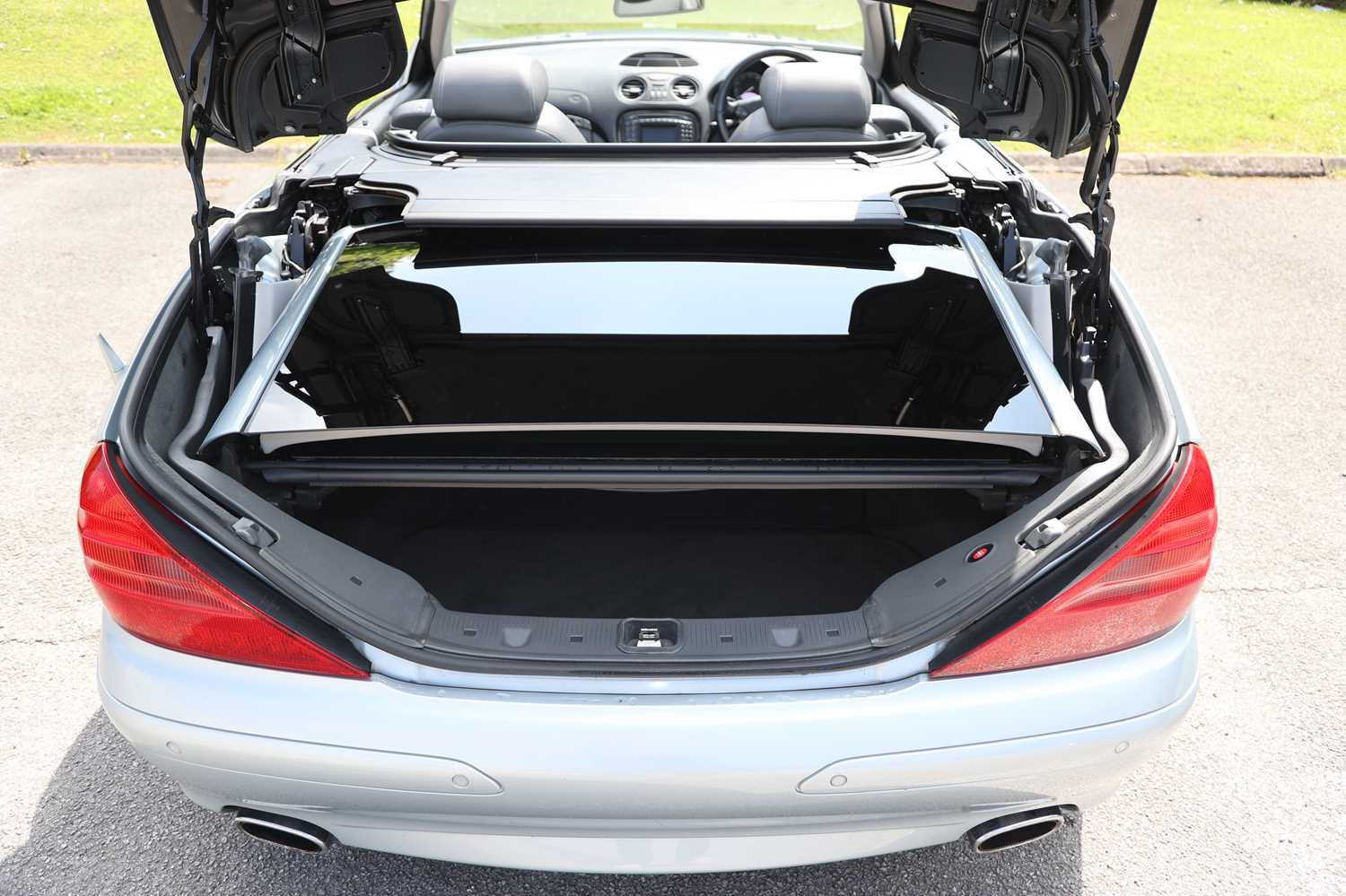 Lot 109 - 2004 Mercedes-Benz SL 350