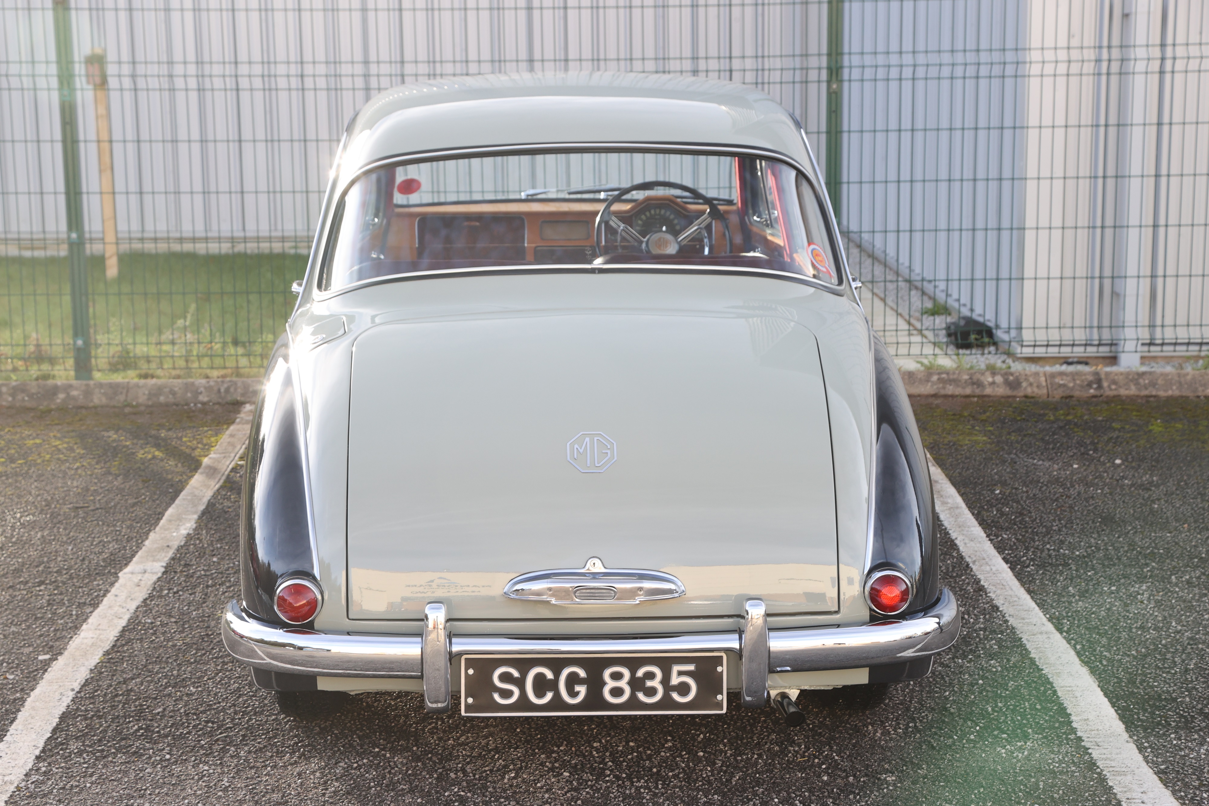Lot 196 - 1957 MG Magnette ZB Varitone