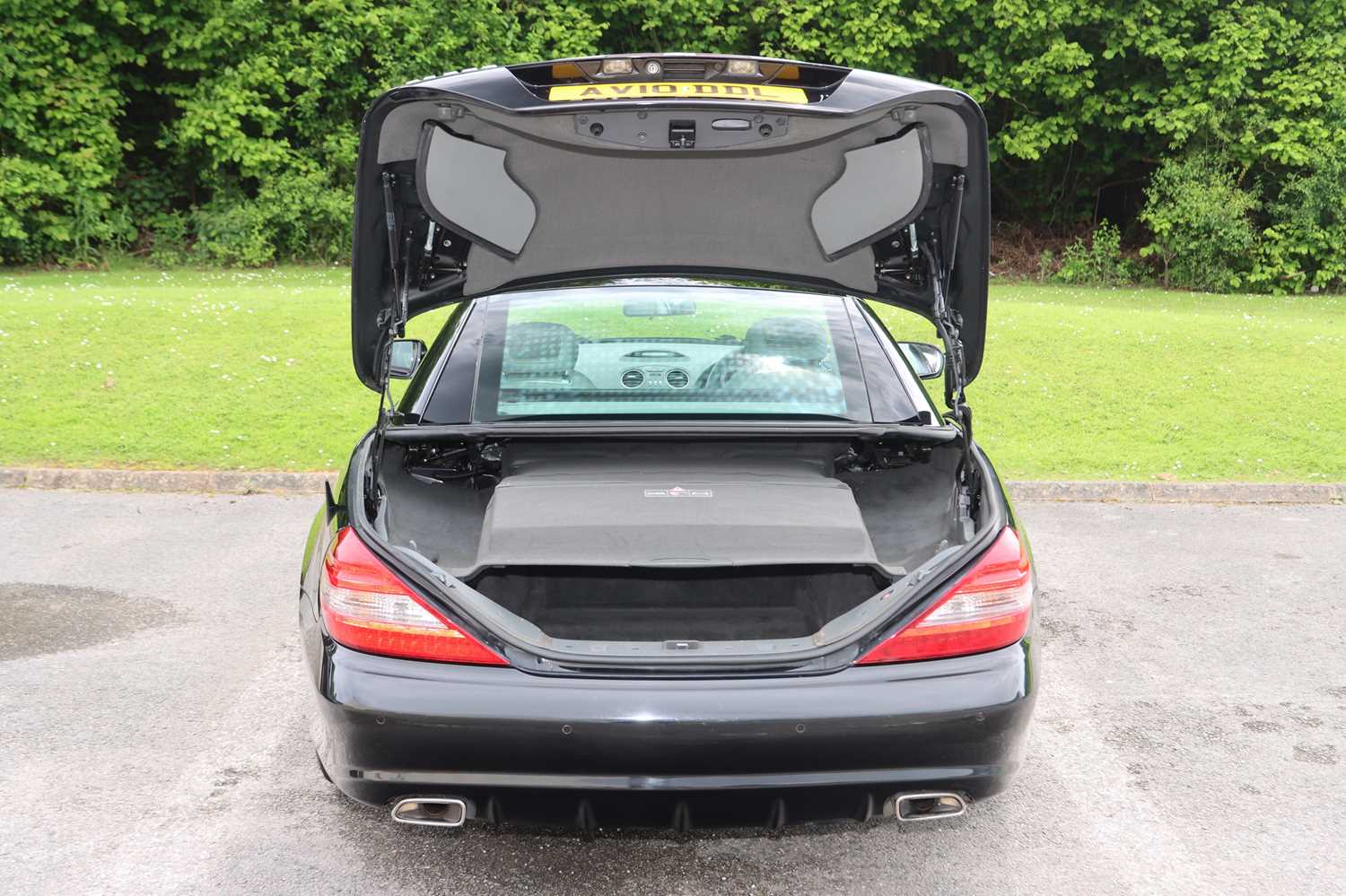Lot 222 - 2010 Mercedes-Benz SL 350