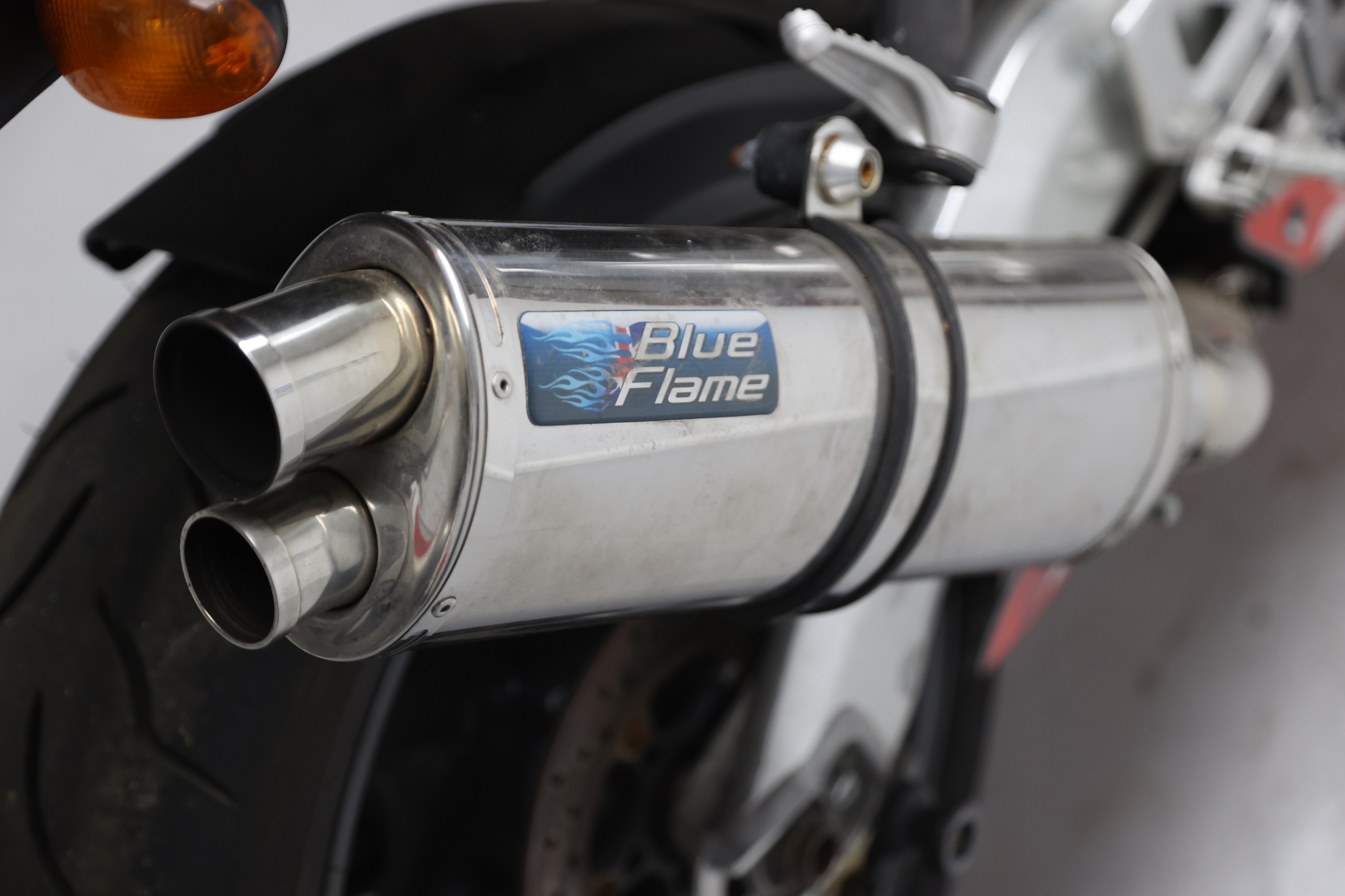 Lot 9 - 2003 Aprilia RSV Mille
