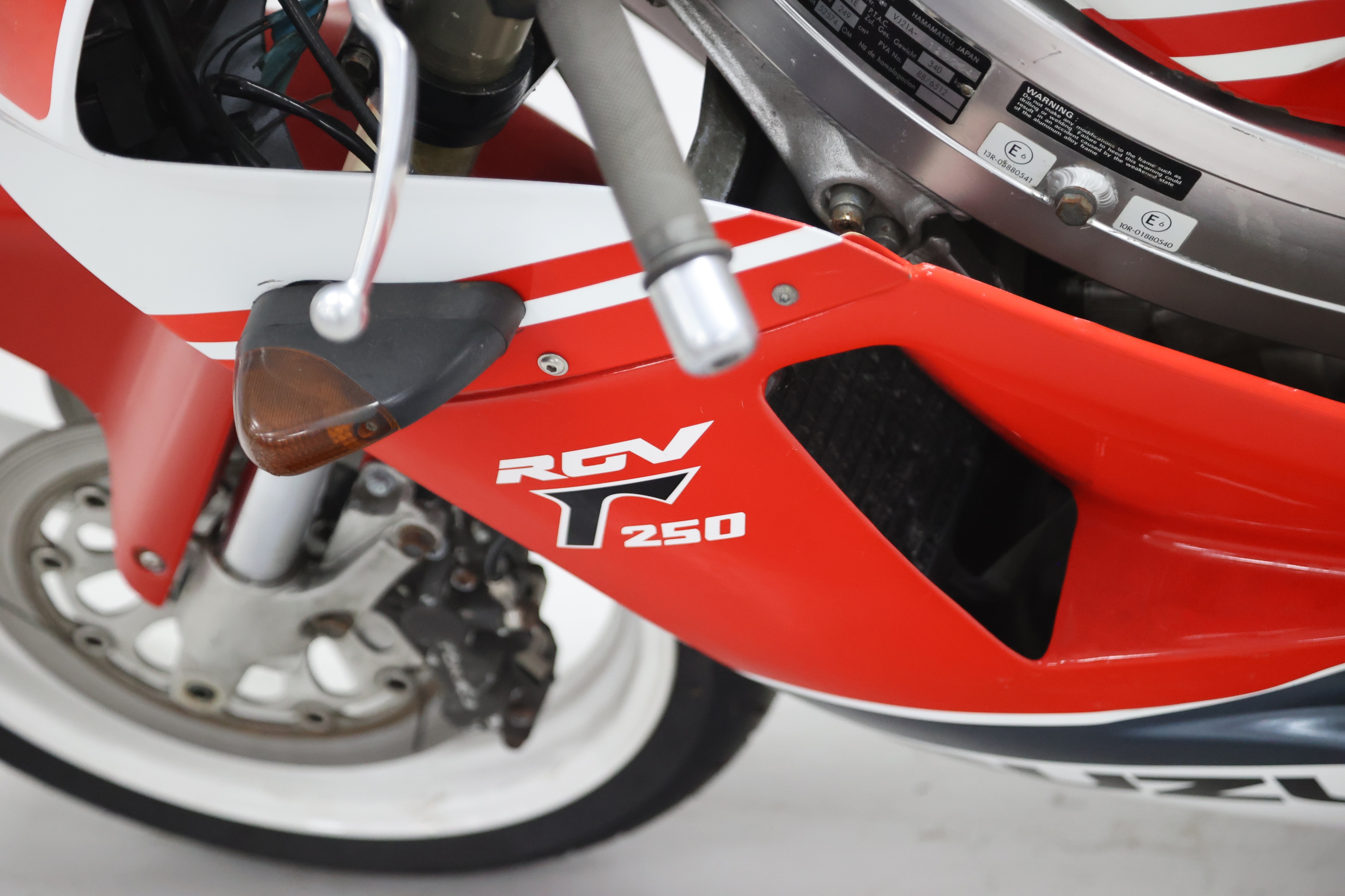 Lot 263 - 1990 Suzuki RGV250