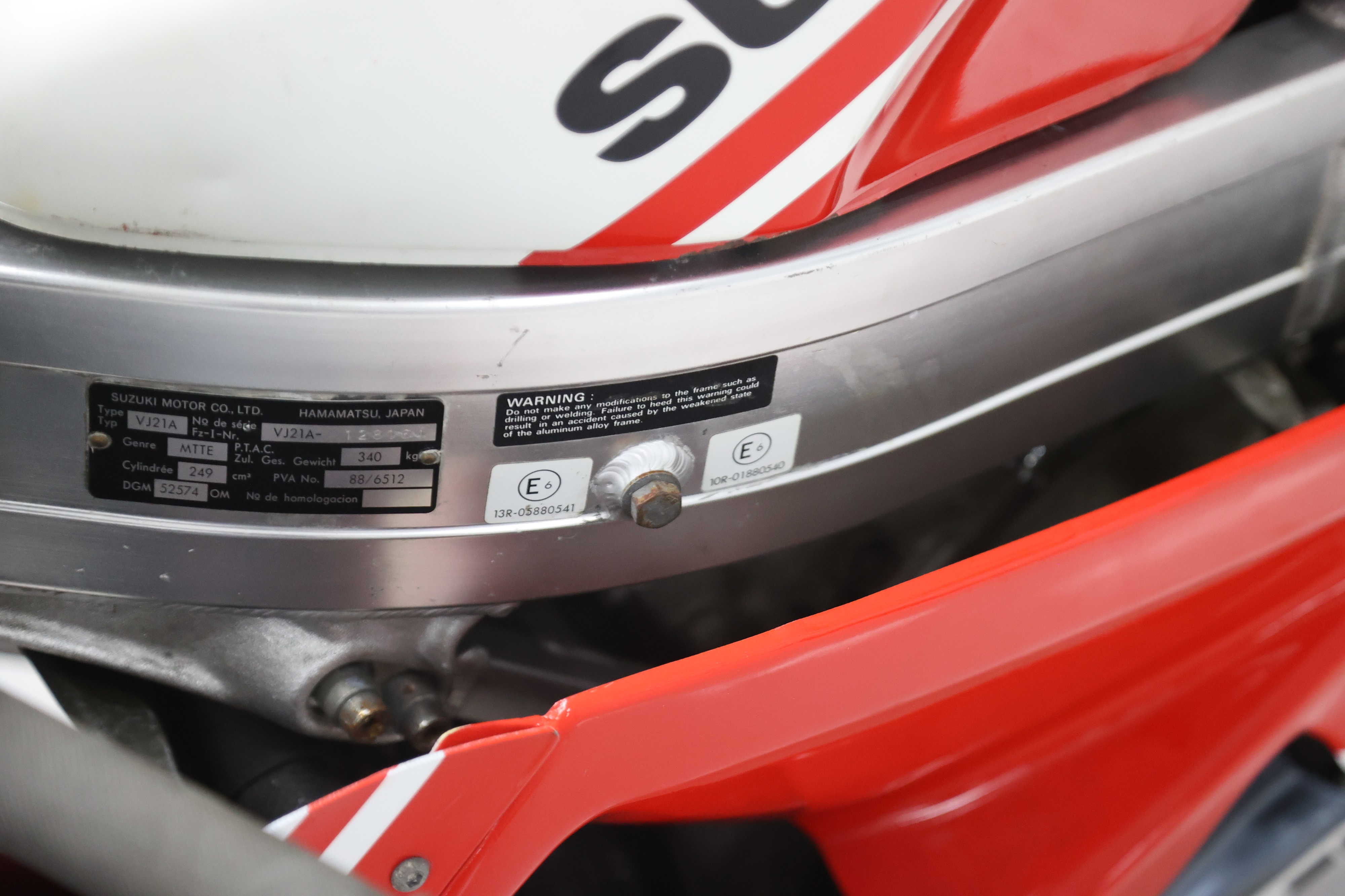 Lot 263 - 1990 Suzuki RGV250