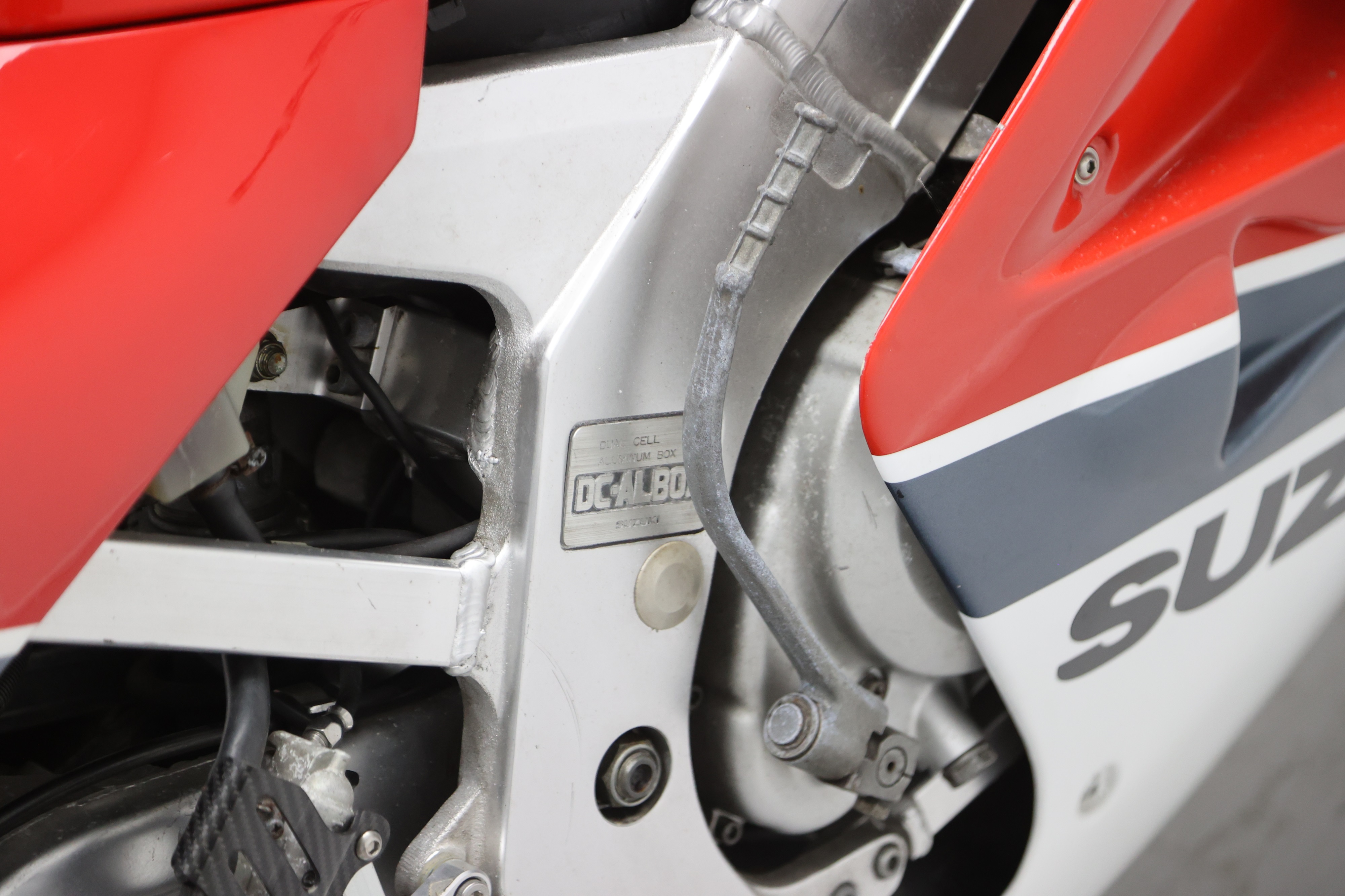 Lot 263 - 1990 Suzuki RGV250