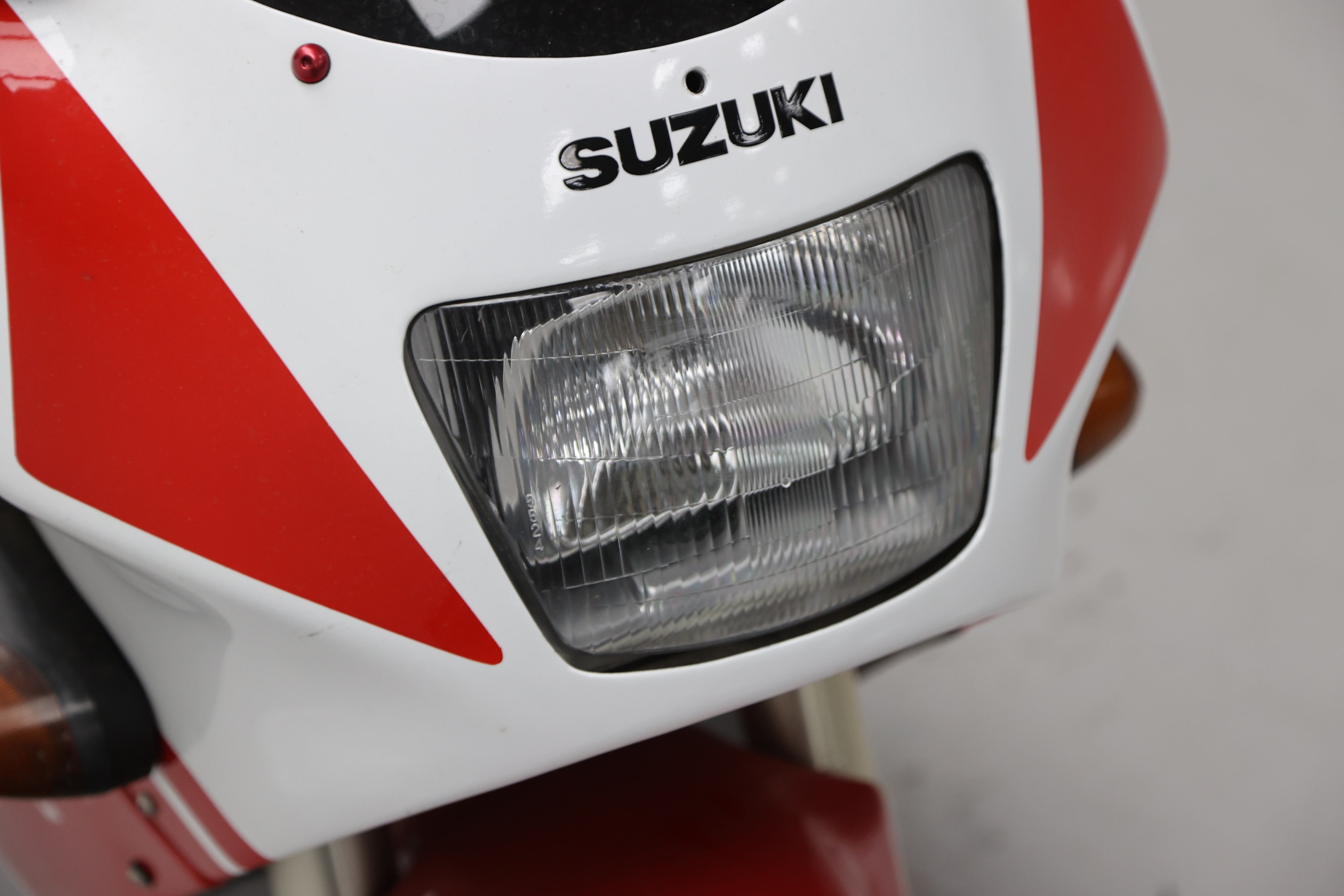 Lot 263 - 1990 Suzuki RGV250