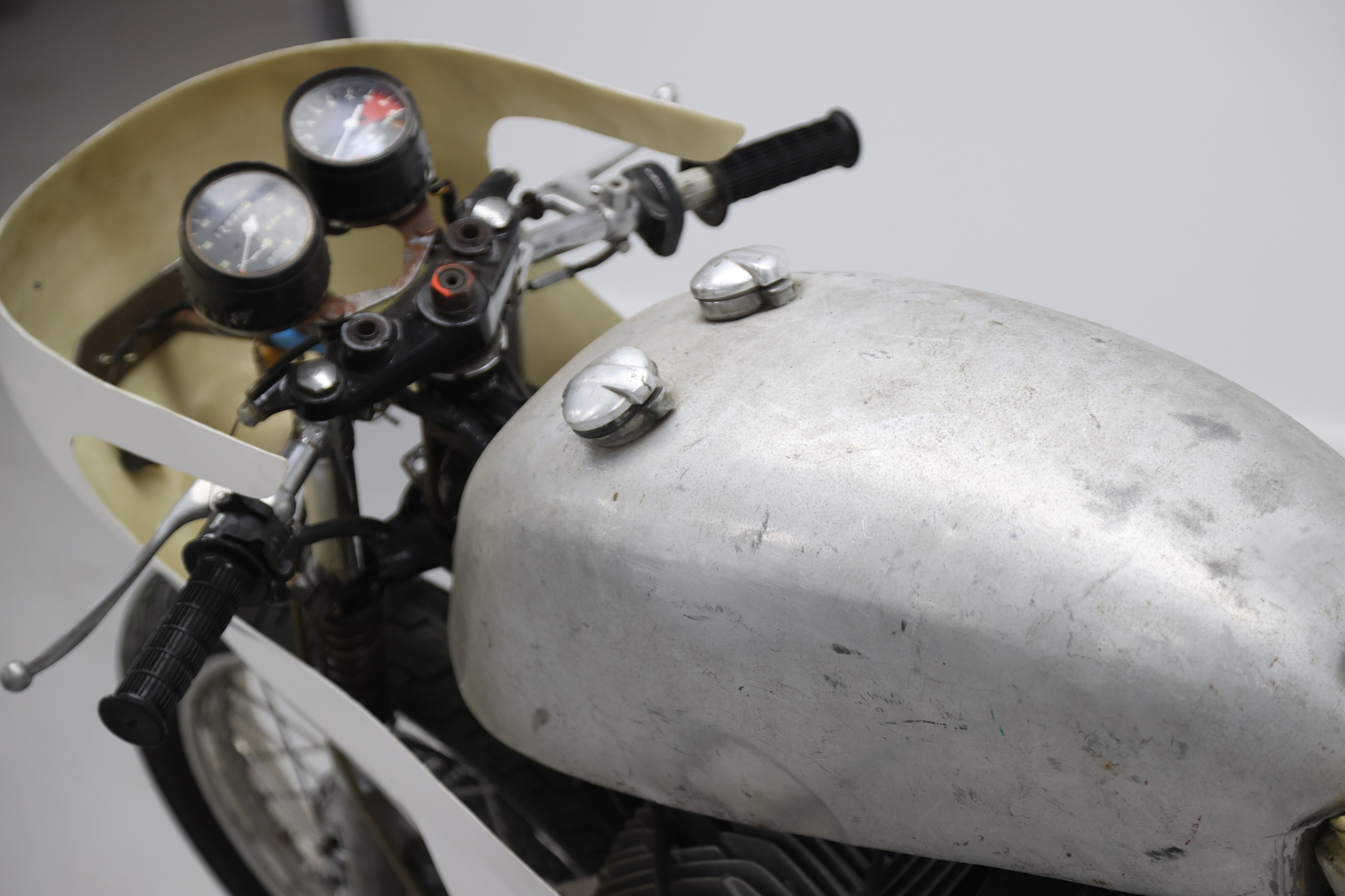 Lot 251 - 1974 Suzuki T500