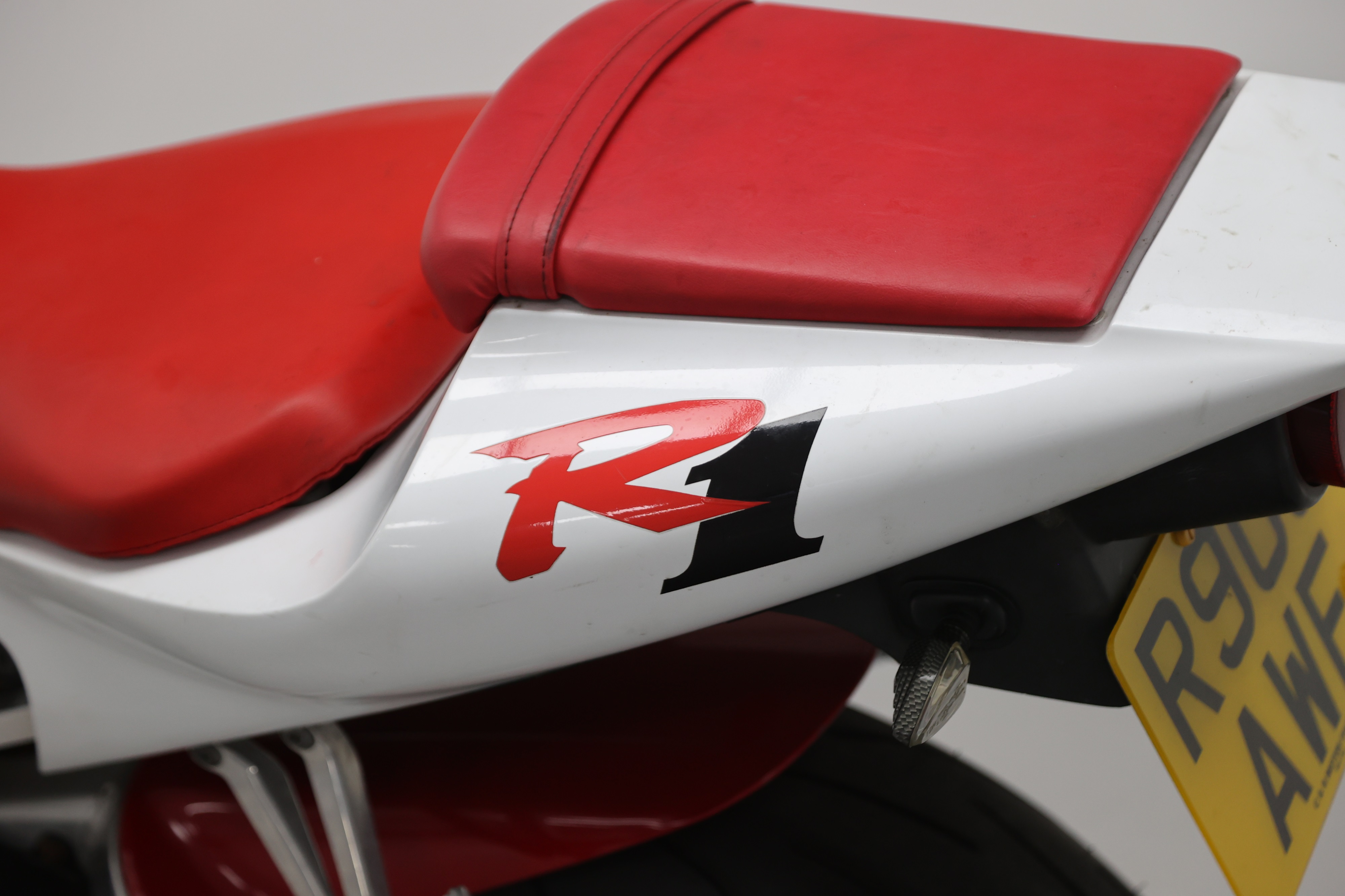 Lot 238 - 1998 Yamaha YZF-R1