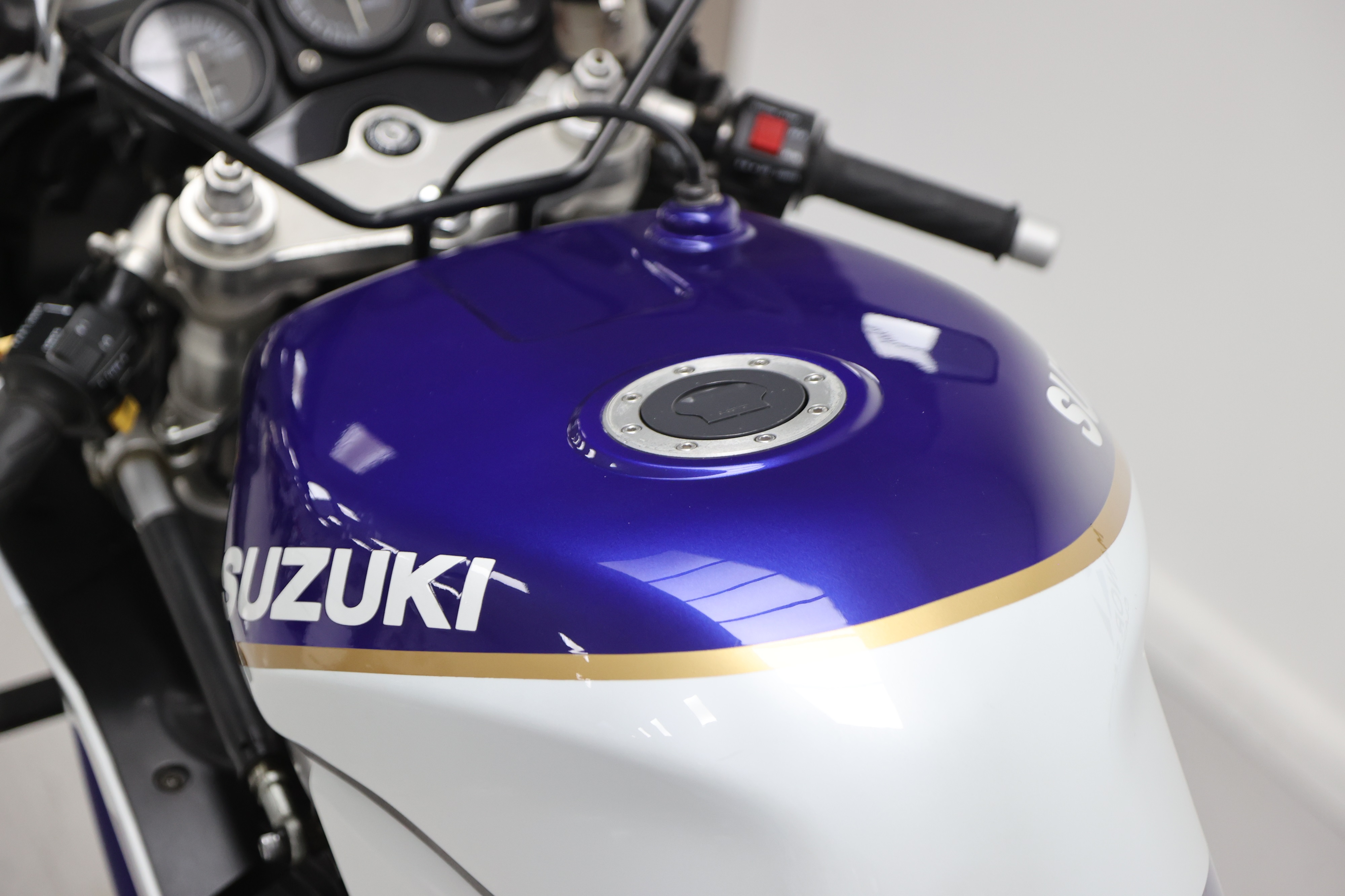 Lot 240 - 1992 Suzuki GSXR750