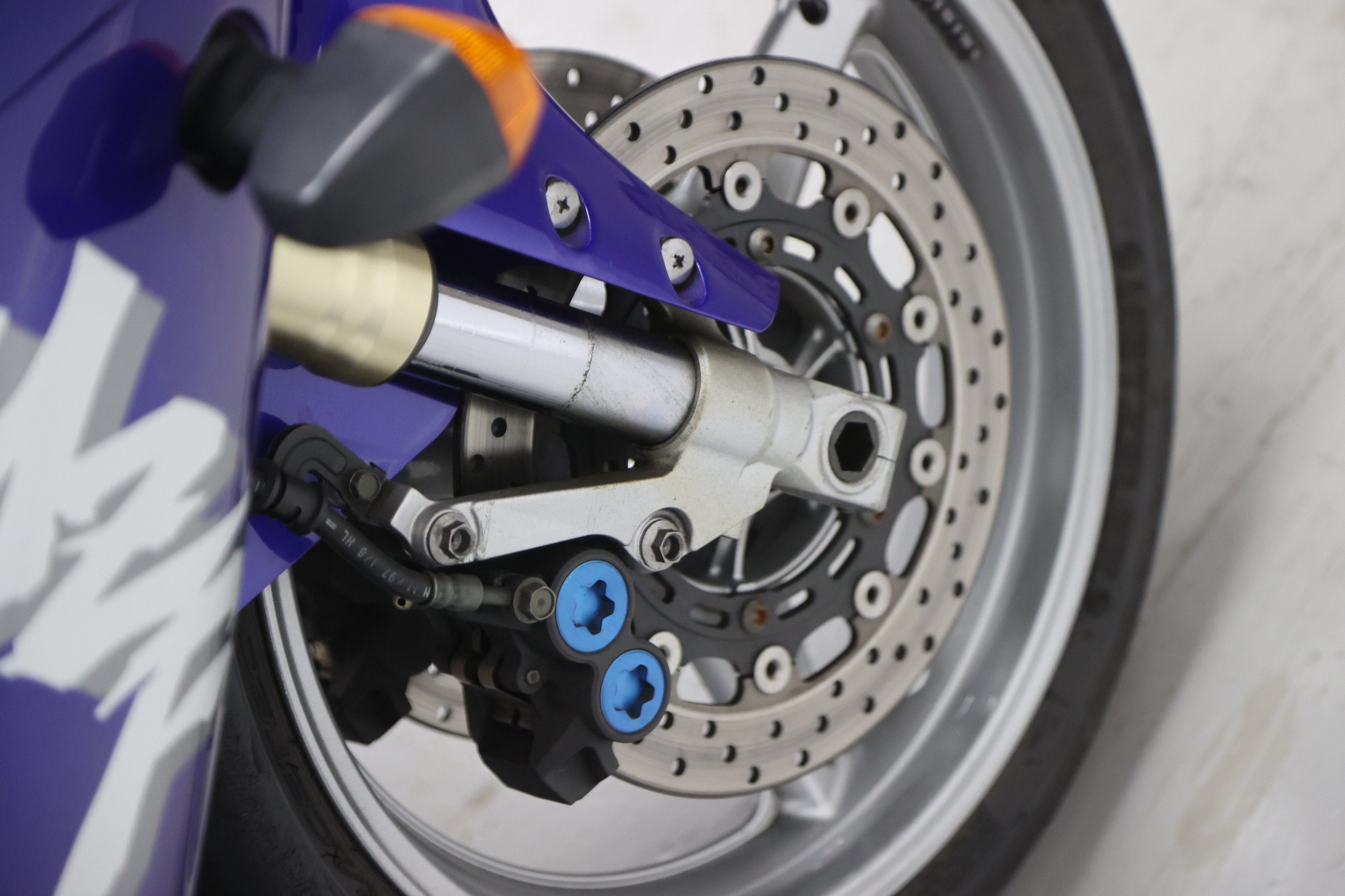 Lot 205 - 1998 Yamaha YZF-R1 4XV