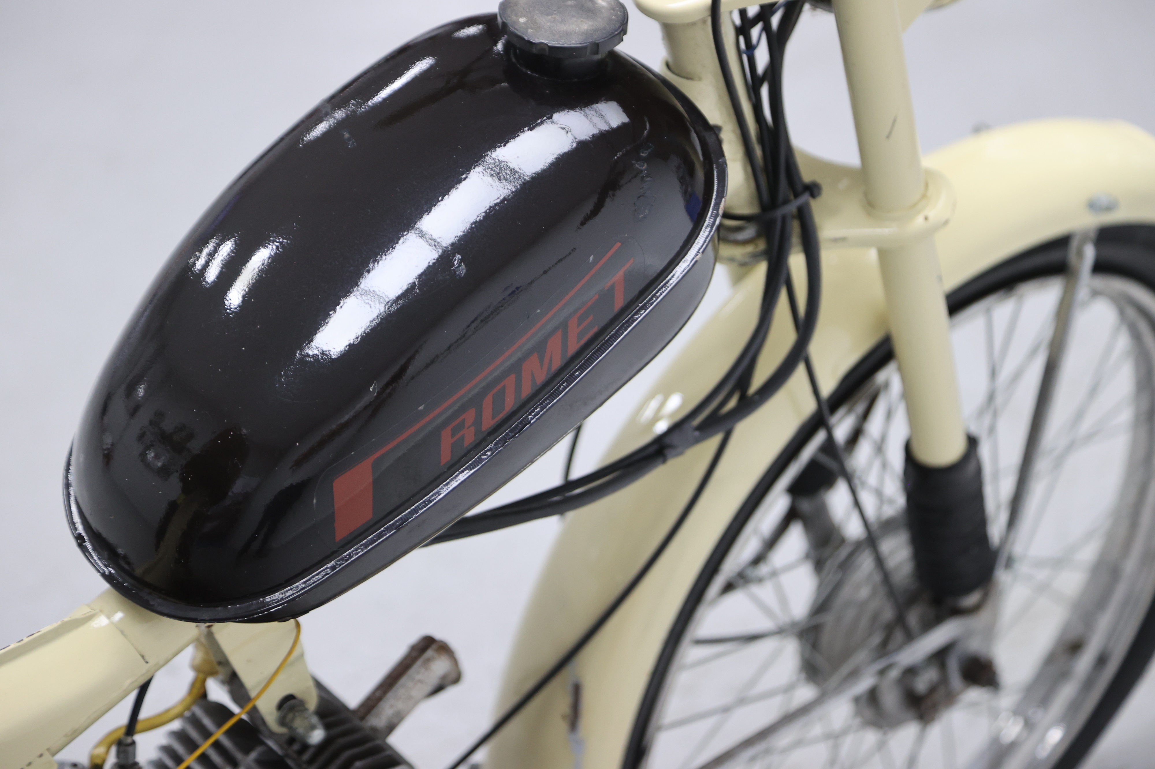 Lot 251 - Romet Komar