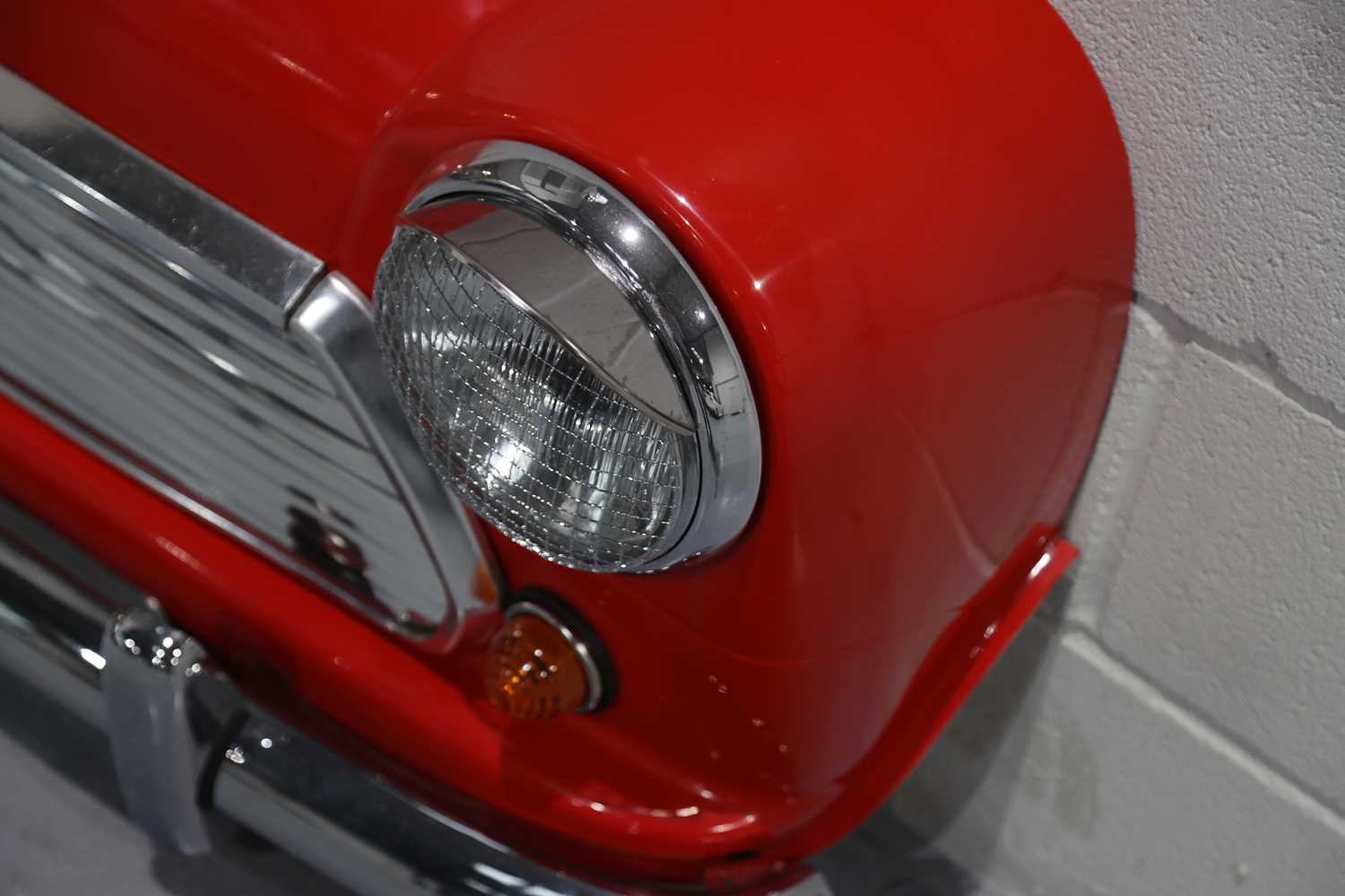 Lot 9 - Mini Front End Display Piece