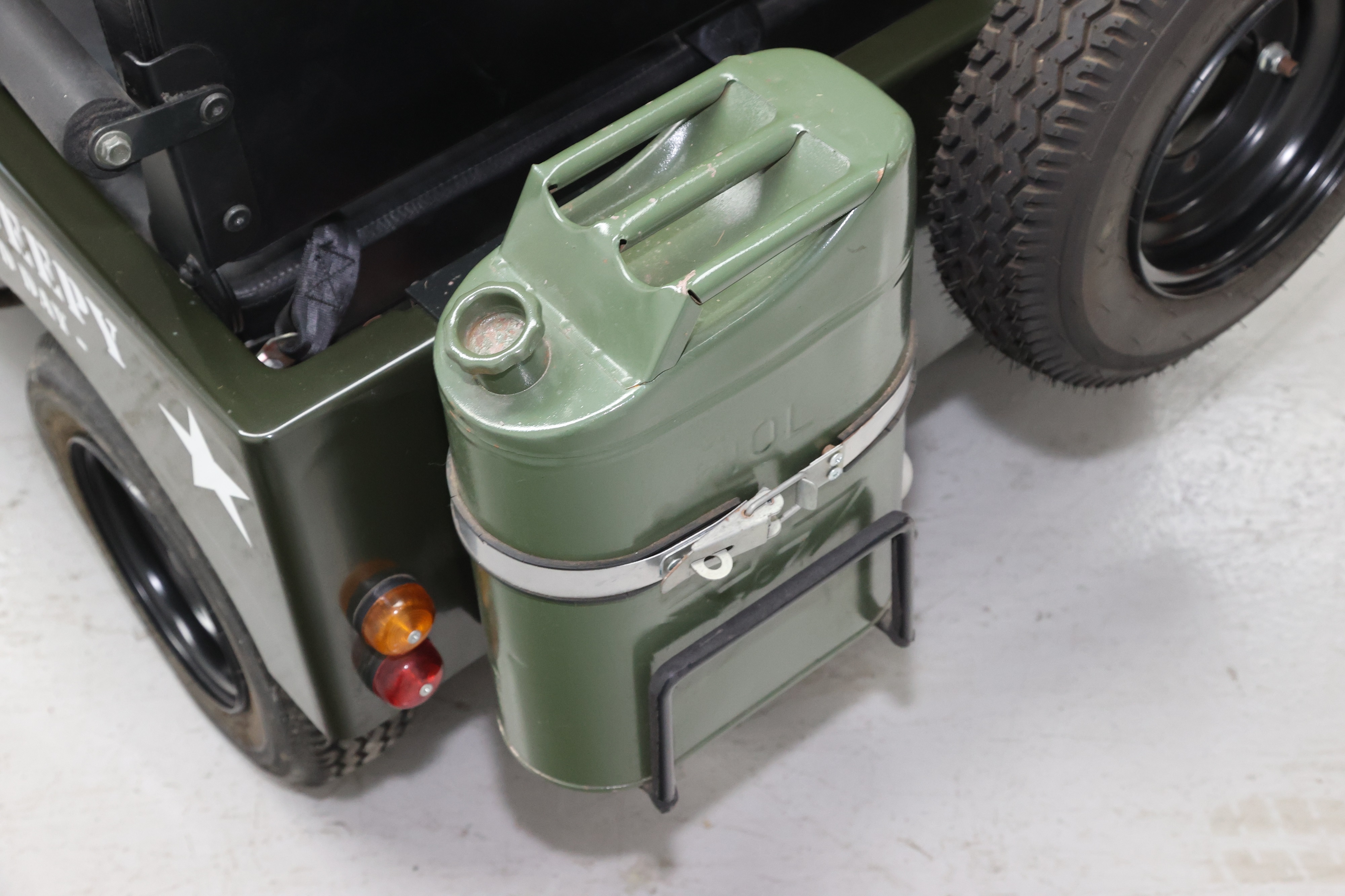 Lot 5 - La Jeepy Motorised Miniature
