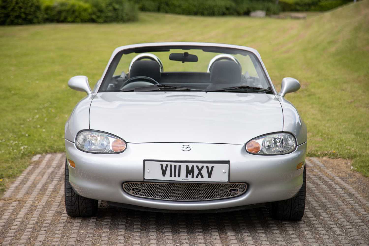 Lot 2 - 1999 Mazda MX-5
