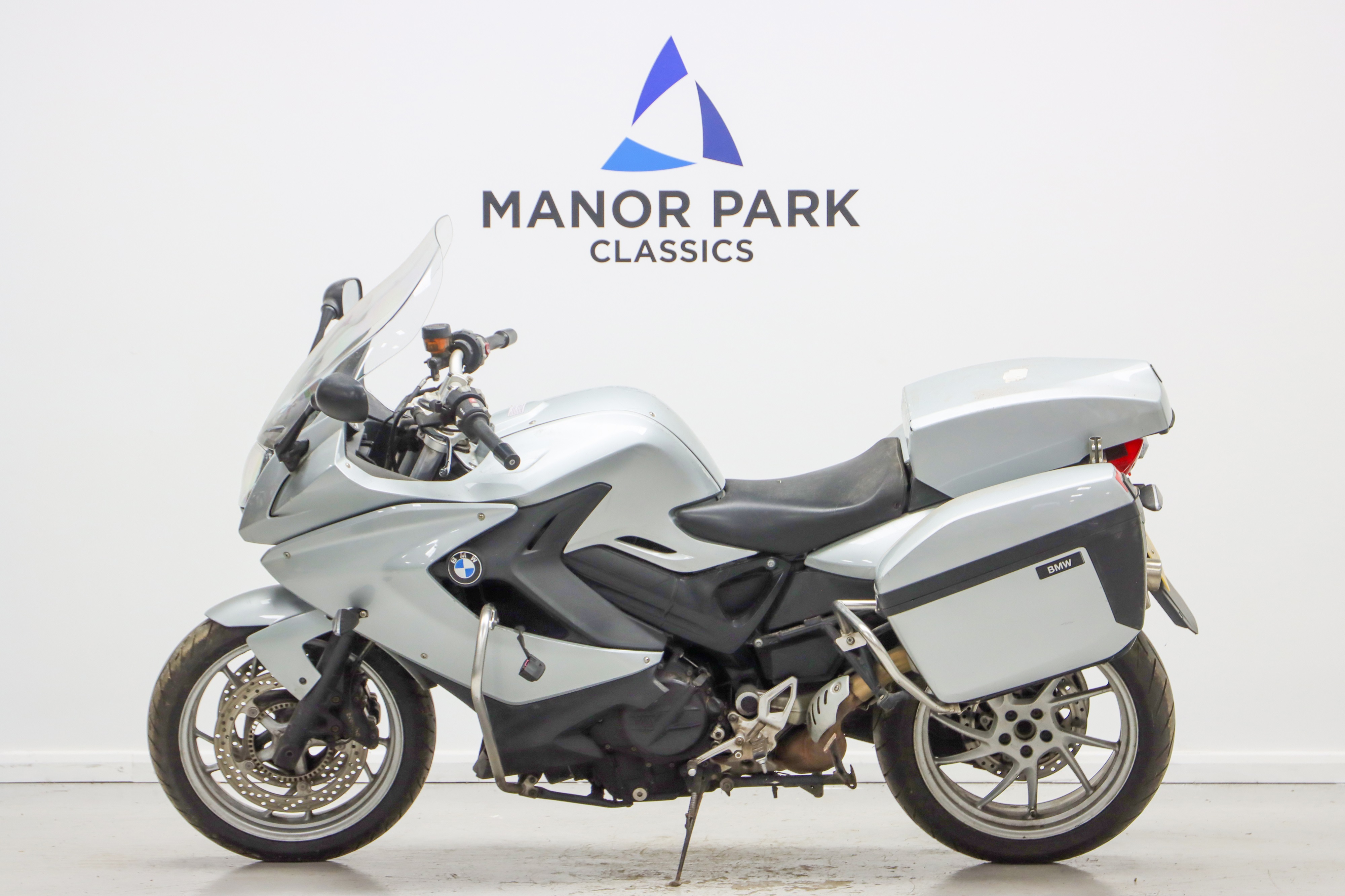 The 2016 White Bmw F800gt A Symphony Of Sport Touring Elegance
