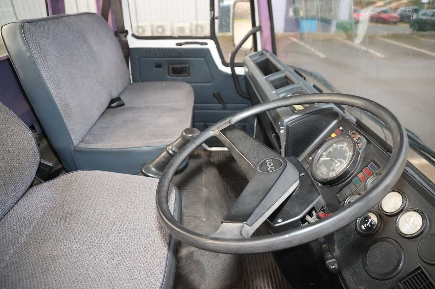 Lot 303 - 1988 Renault 'Dodge' Commando Tractor Unit