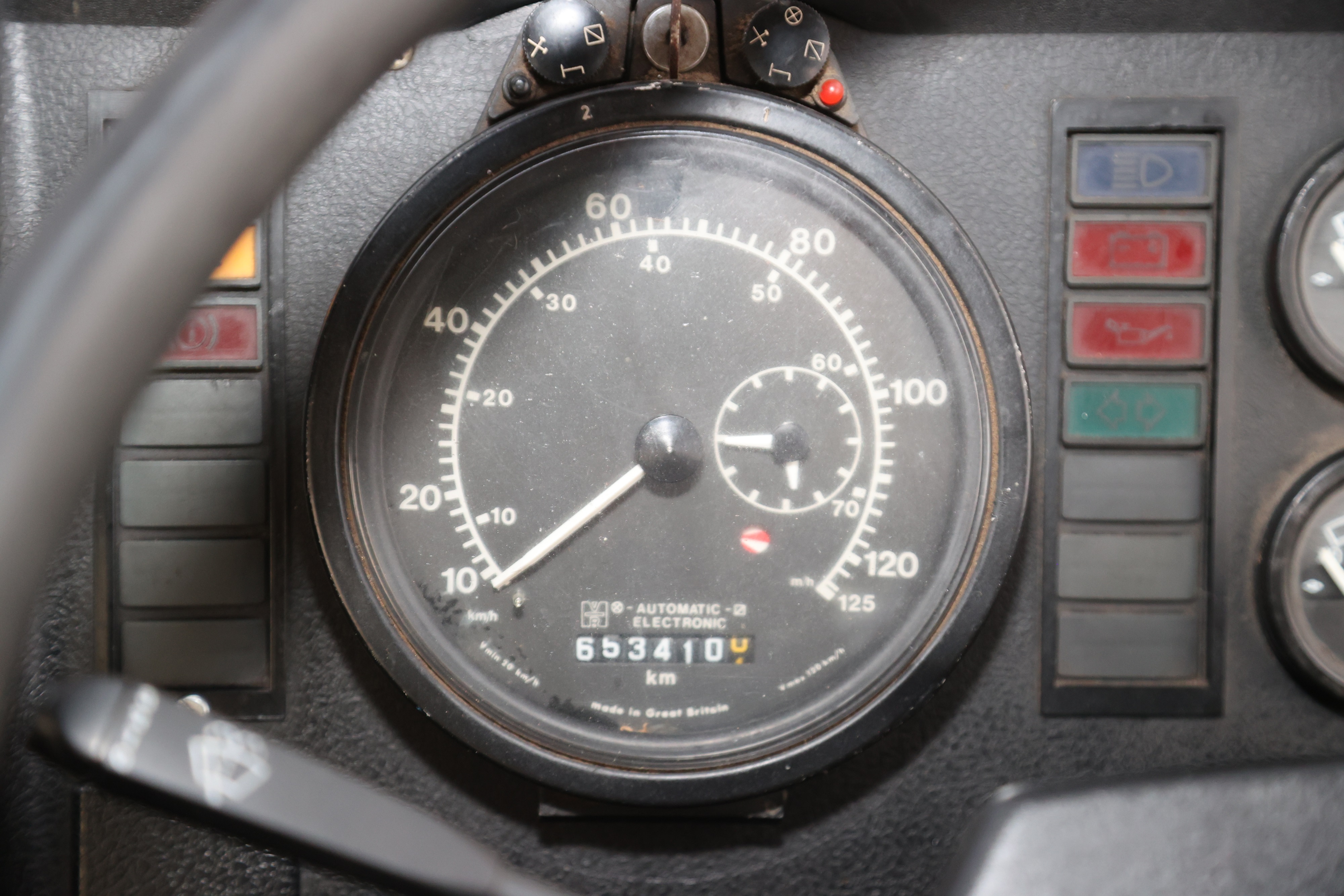 Lot 303 - 1988 Renault 'Dodge' Commando Tractor Unit