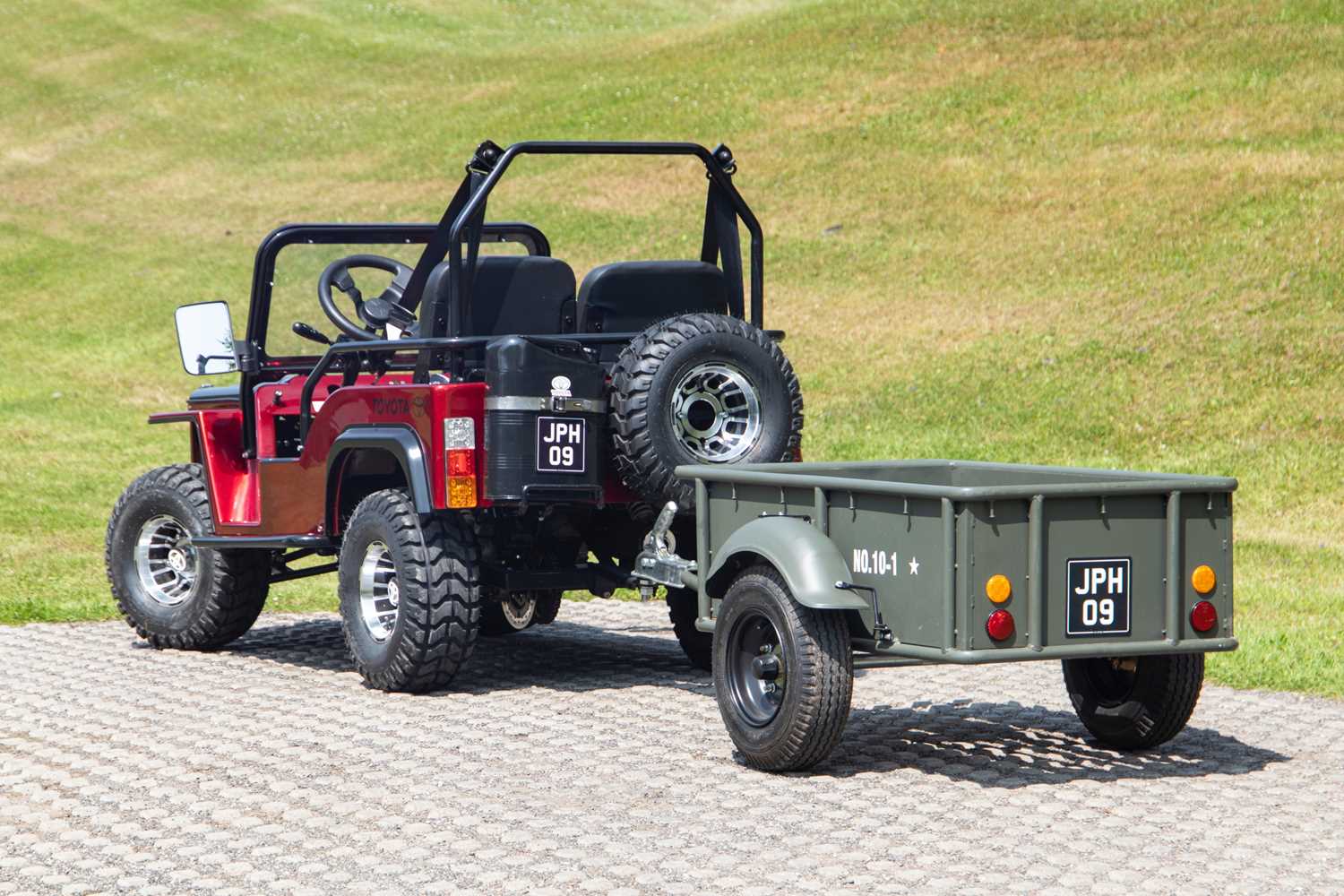 Lot 41 - Toyota-Style FJ40 150cc Petrol Jeep