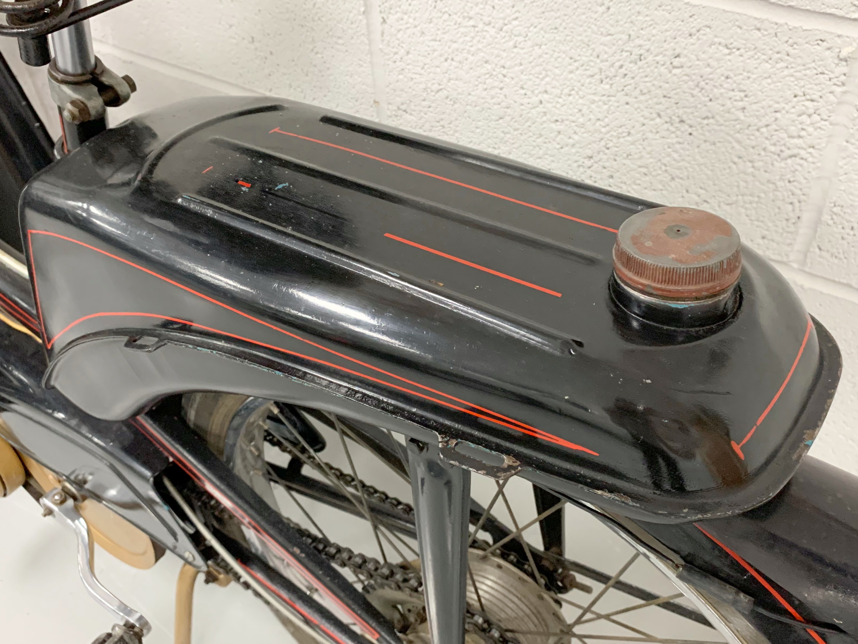 Lot 41 - 1966 Raleigh RM6 Runabout