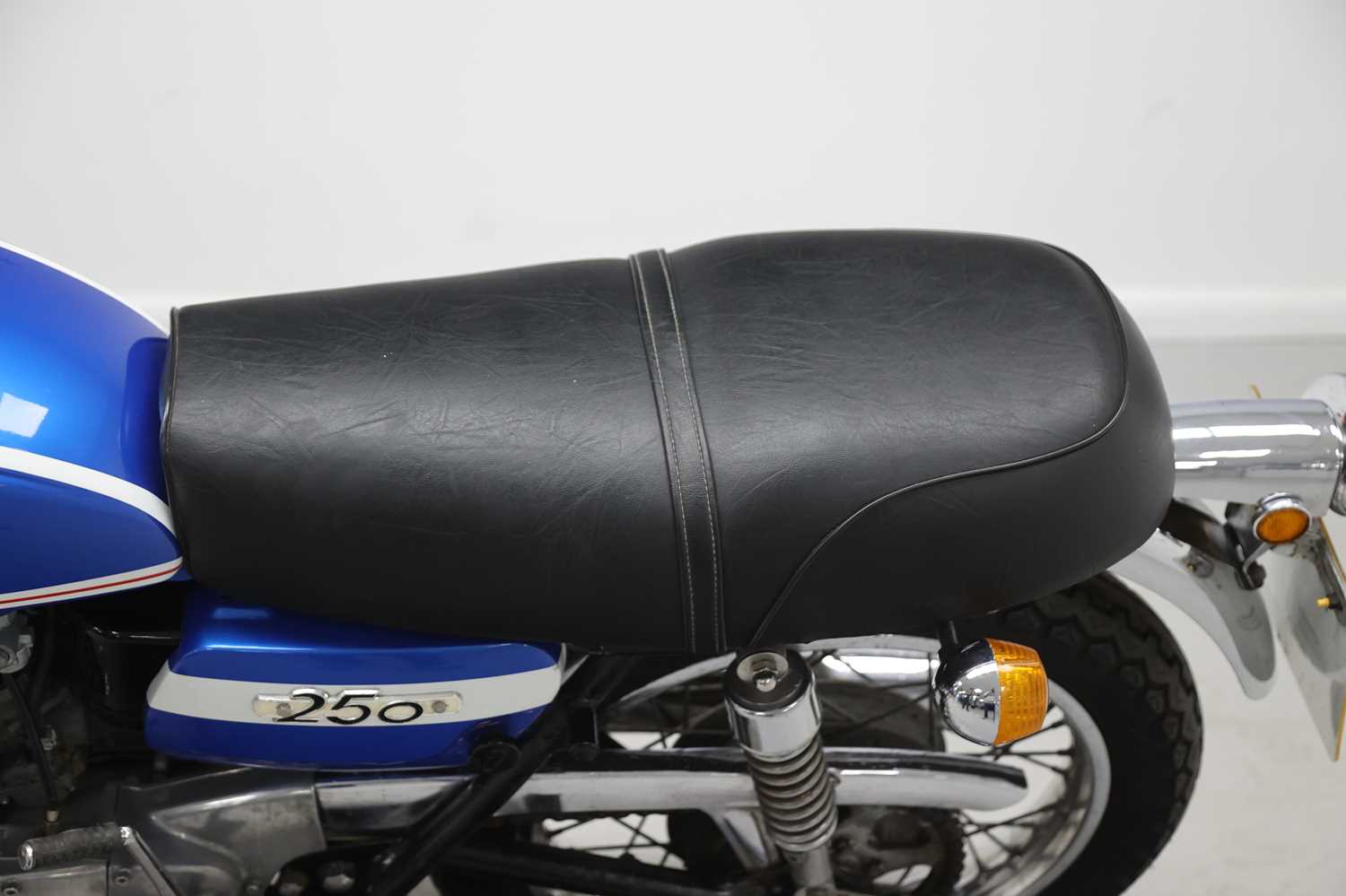 Lot 81 - 1971 Suzuki T250