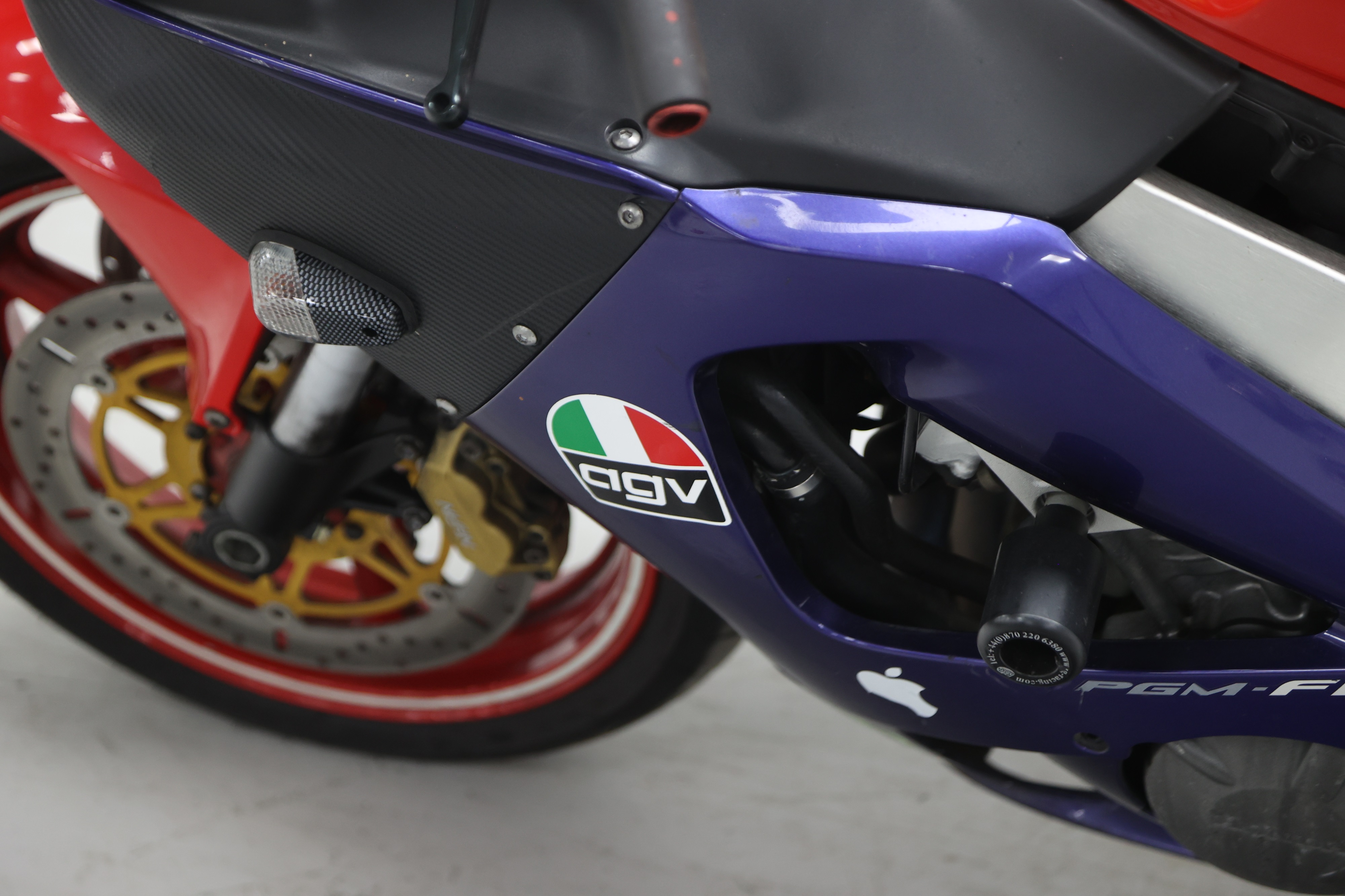 Lot 9 - 2001 Honda CBR900RR Fireblade