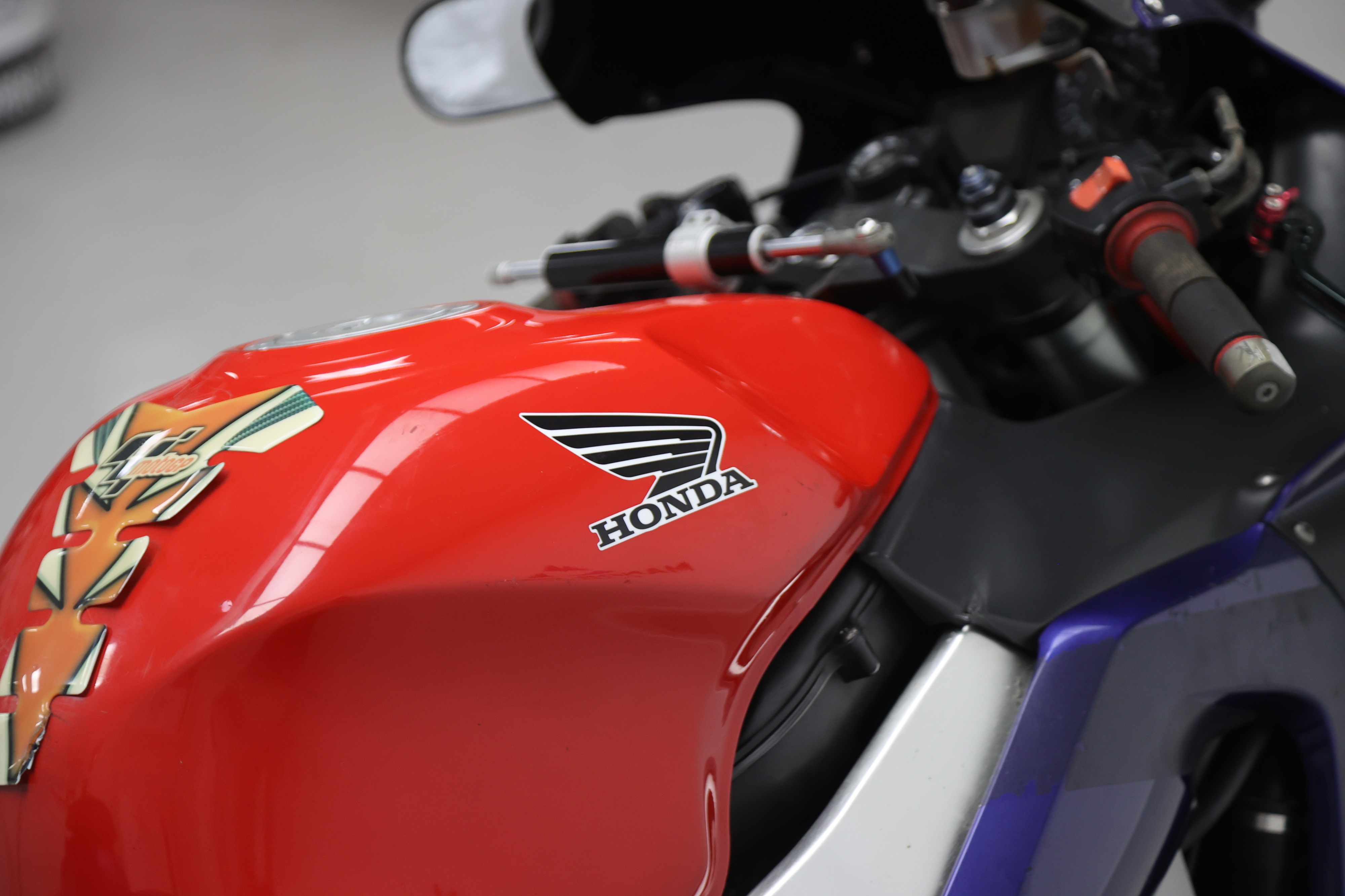 Lot 9 - 2001 Honda CBR900RR Fireblade