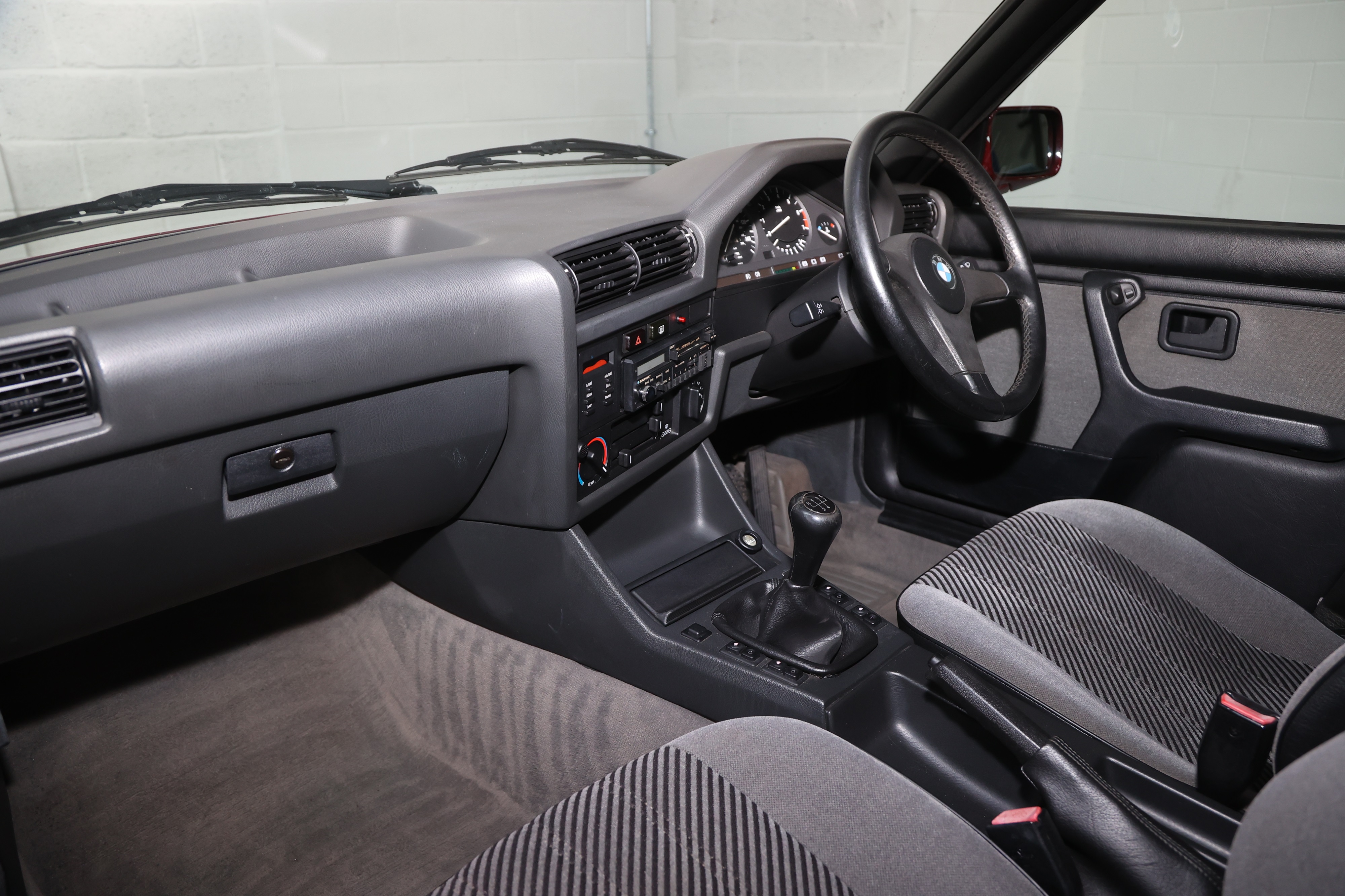 Lot 244 - 1990 BMW 318i SE Lux