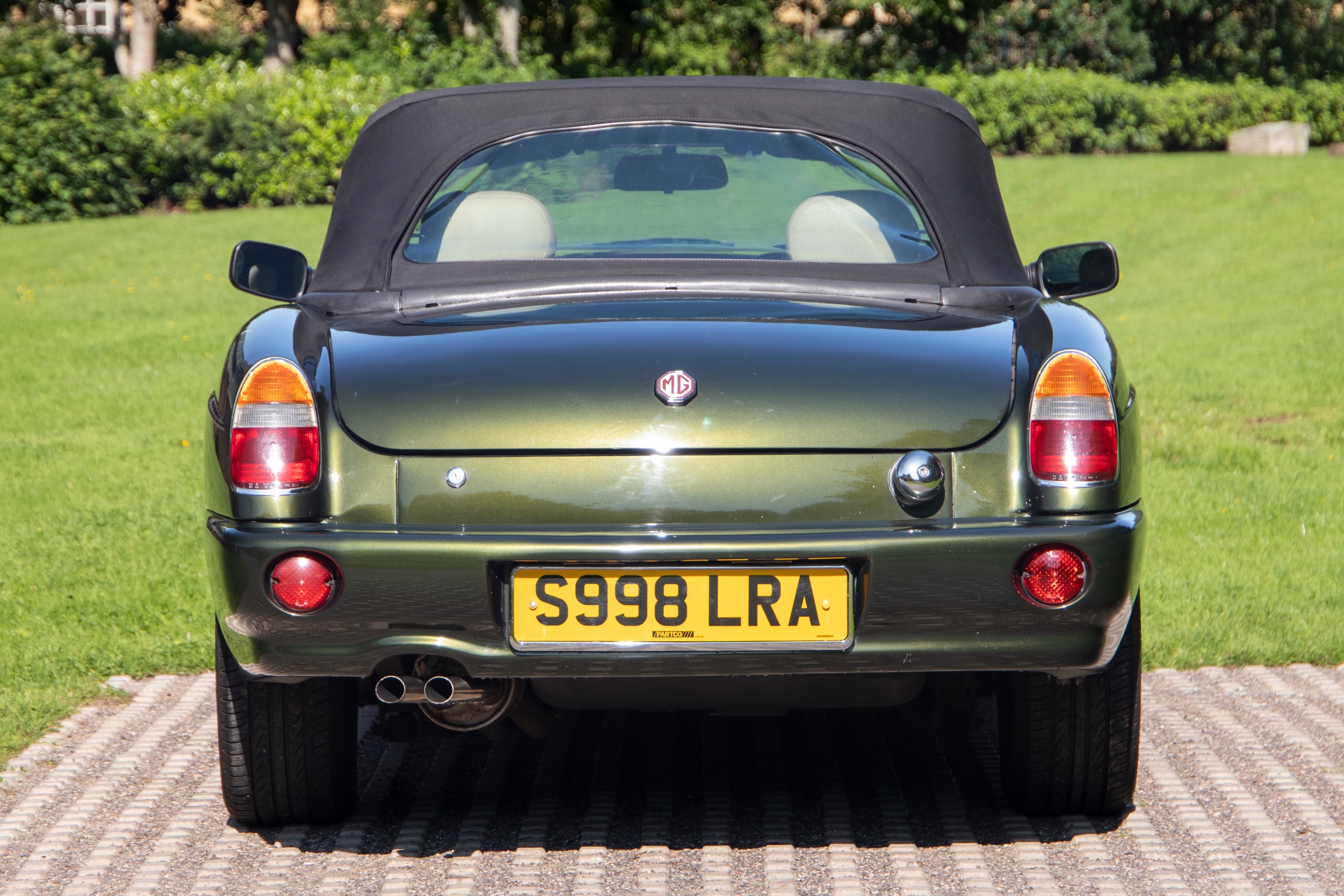 Lot 67 - 1998 MG R V8