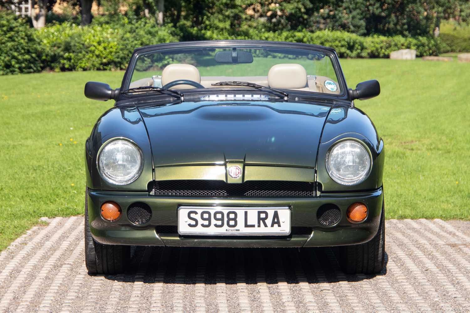 Lot 67 - 1998 MG R V8
