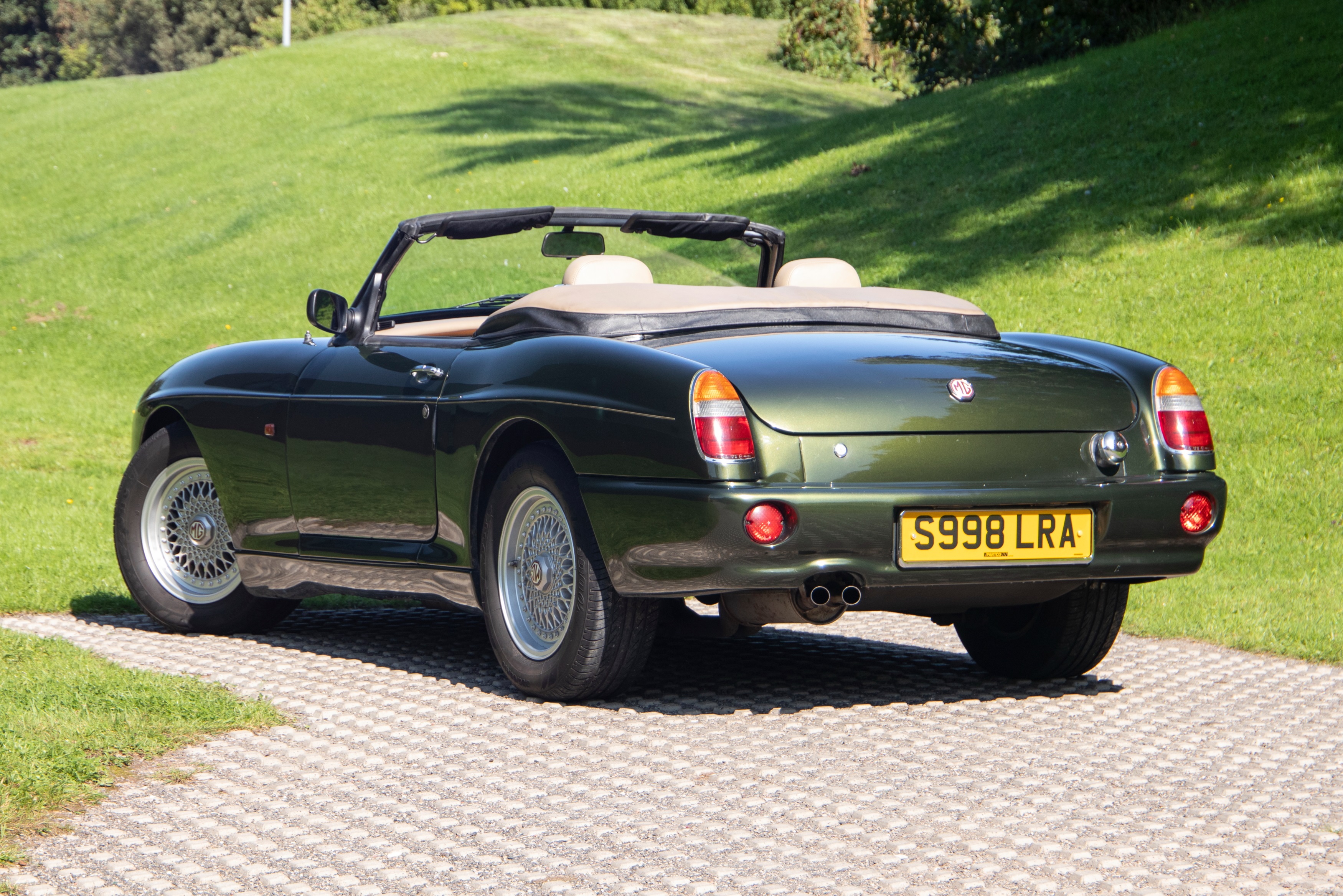 Lot 67 - 1998 MG R V8