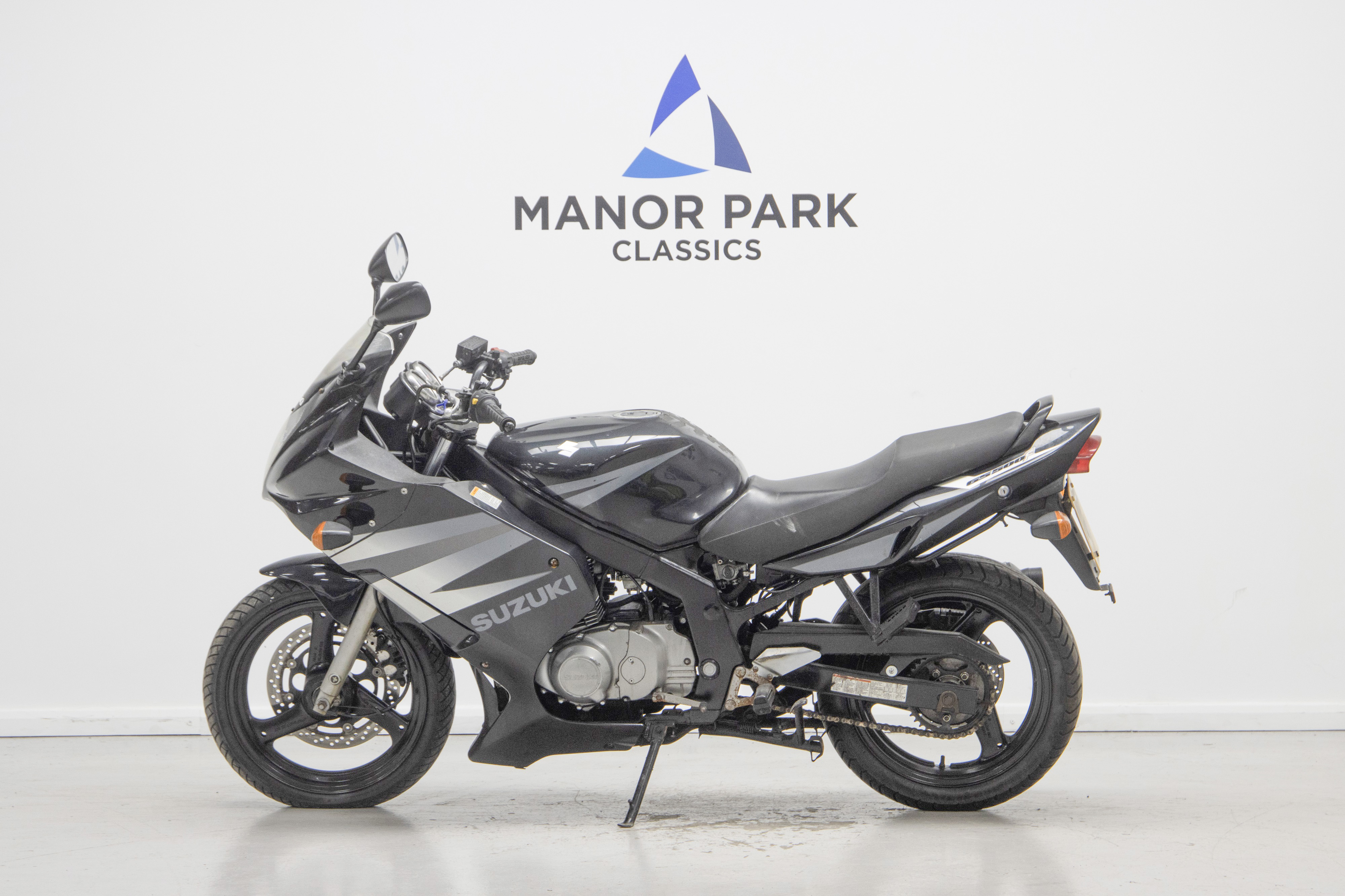 Lot 13 - 2004 Suzuki GS500 K4